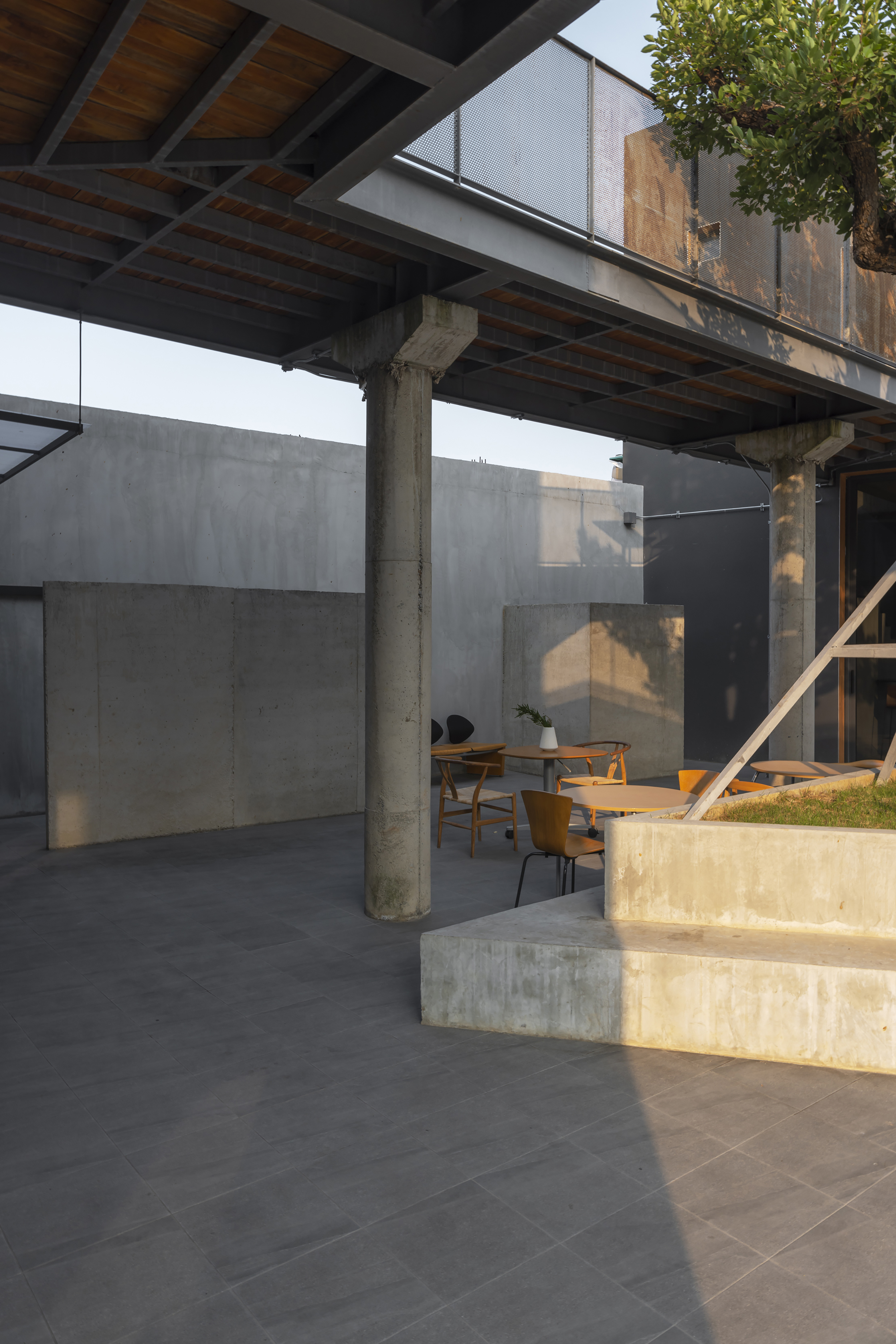 DIFF Coffee Roasters by ASWA (Architectural Studio of Work - Aholic ...
