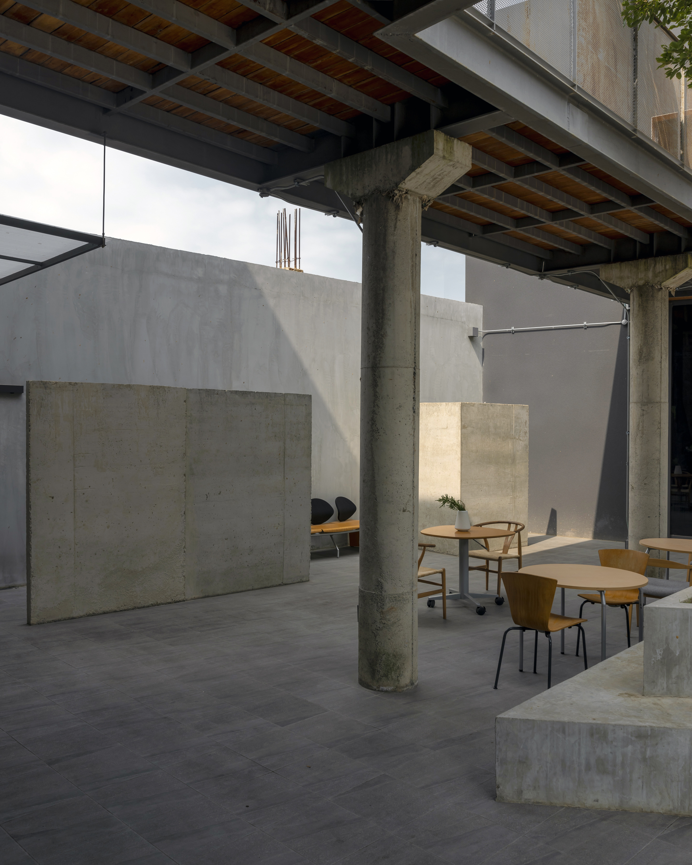 DIFF Coffee Roasters by ASWA (Architectural Studio of Work - Aholic ...