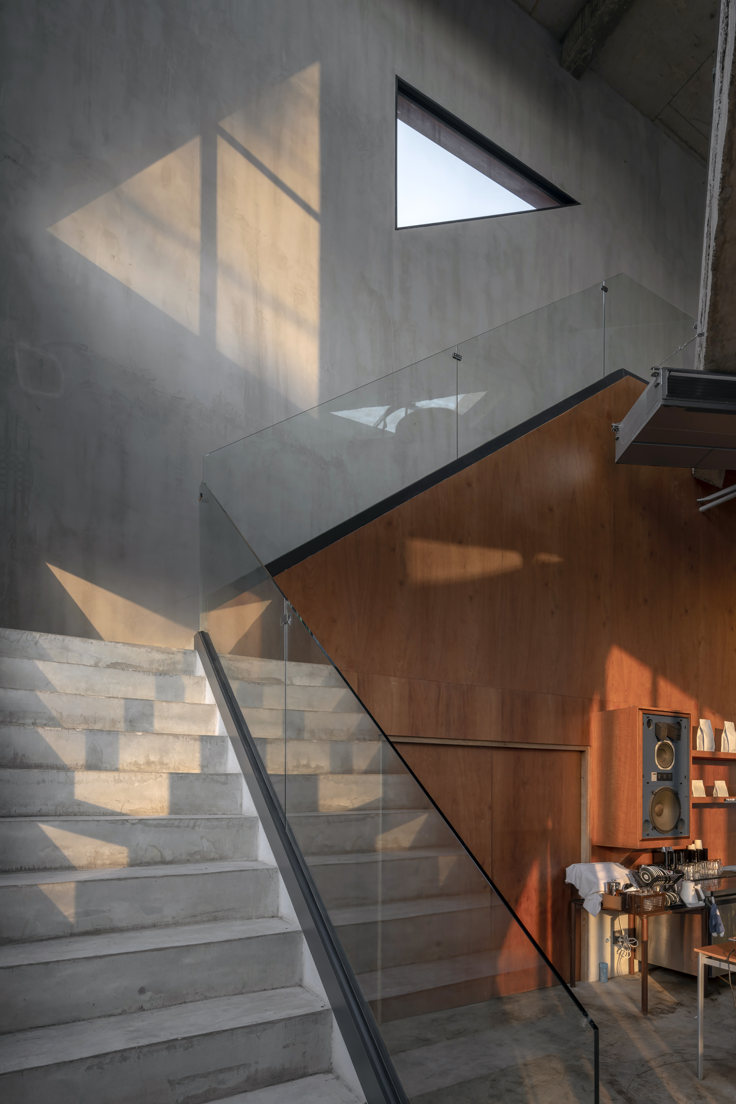 DIFF Coffee Roasters by ASWA (Architectural Studio of Work - Aholic ...
