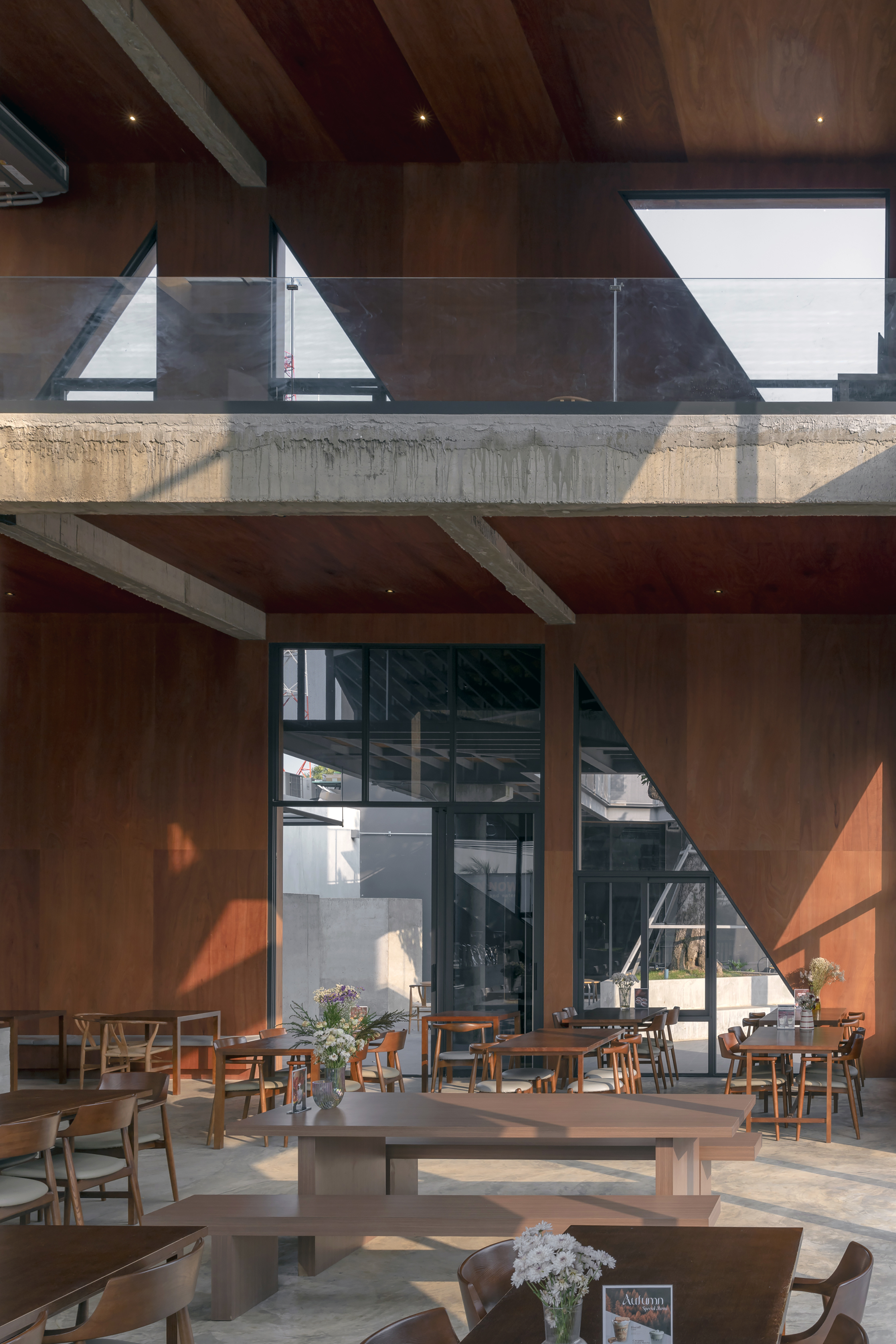 DIFF Coffee Roasters by ASWA (Architectural Studio of Work - Aholic ...