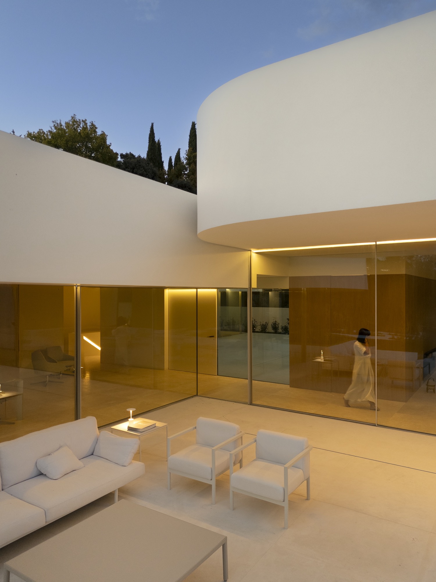 Villa 18, House in la Moraleja by Fran Silvestre Arquitectos - Architizer