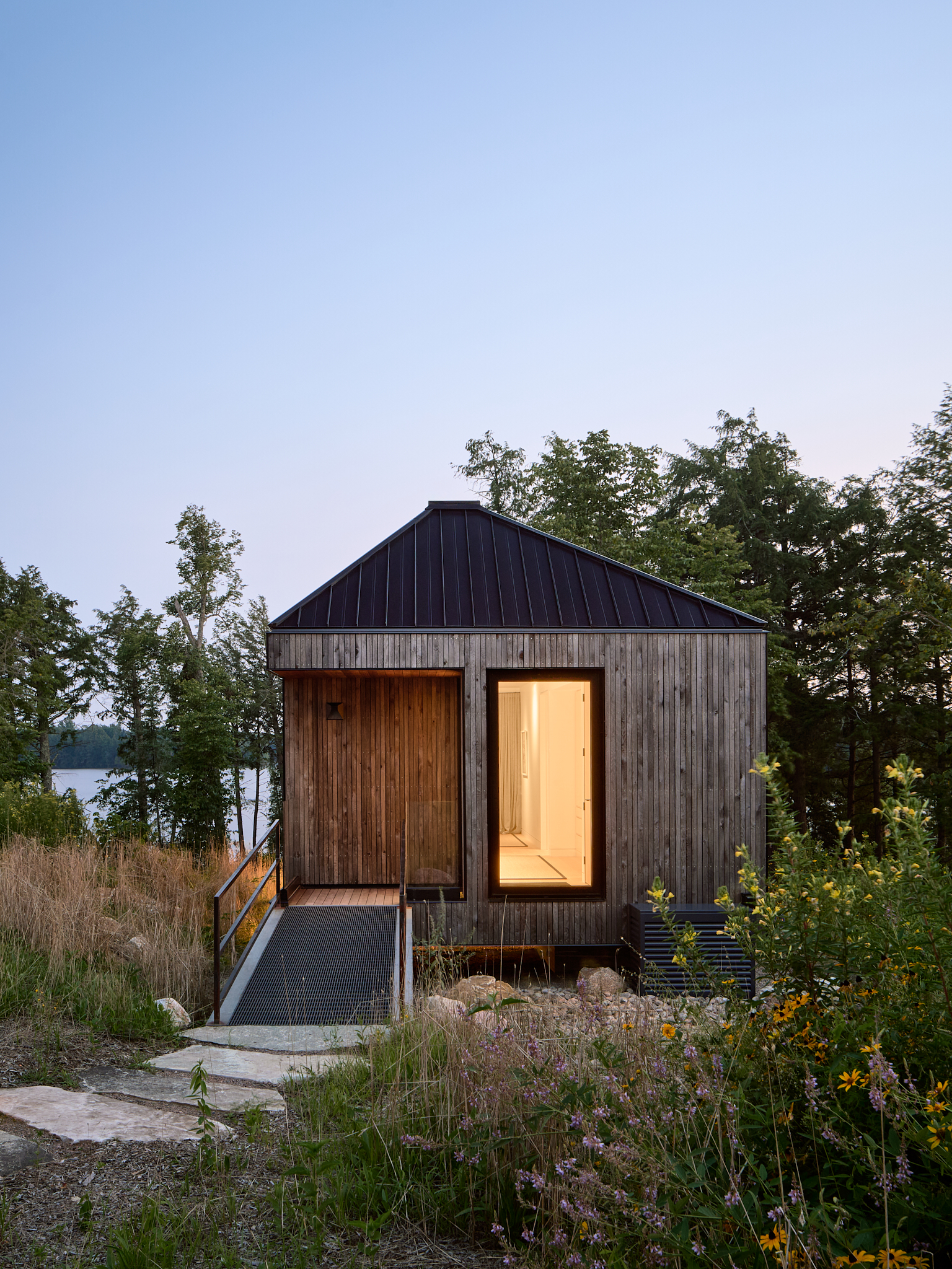 Armstrong Cottage by Peter Braithwaite Studio - Architizer