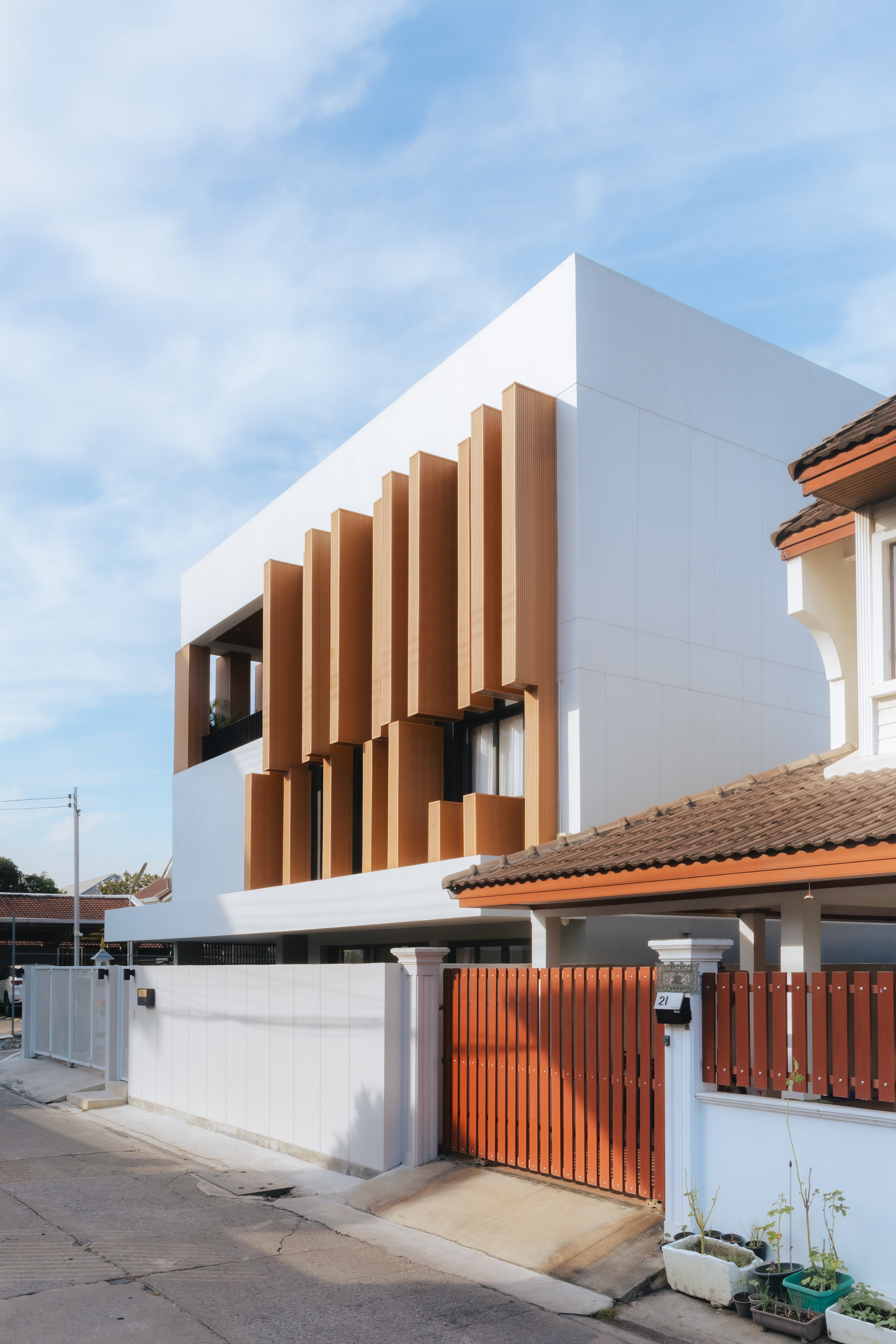 PUNJAMAPIROM HOUSE by KNAA - Architizer