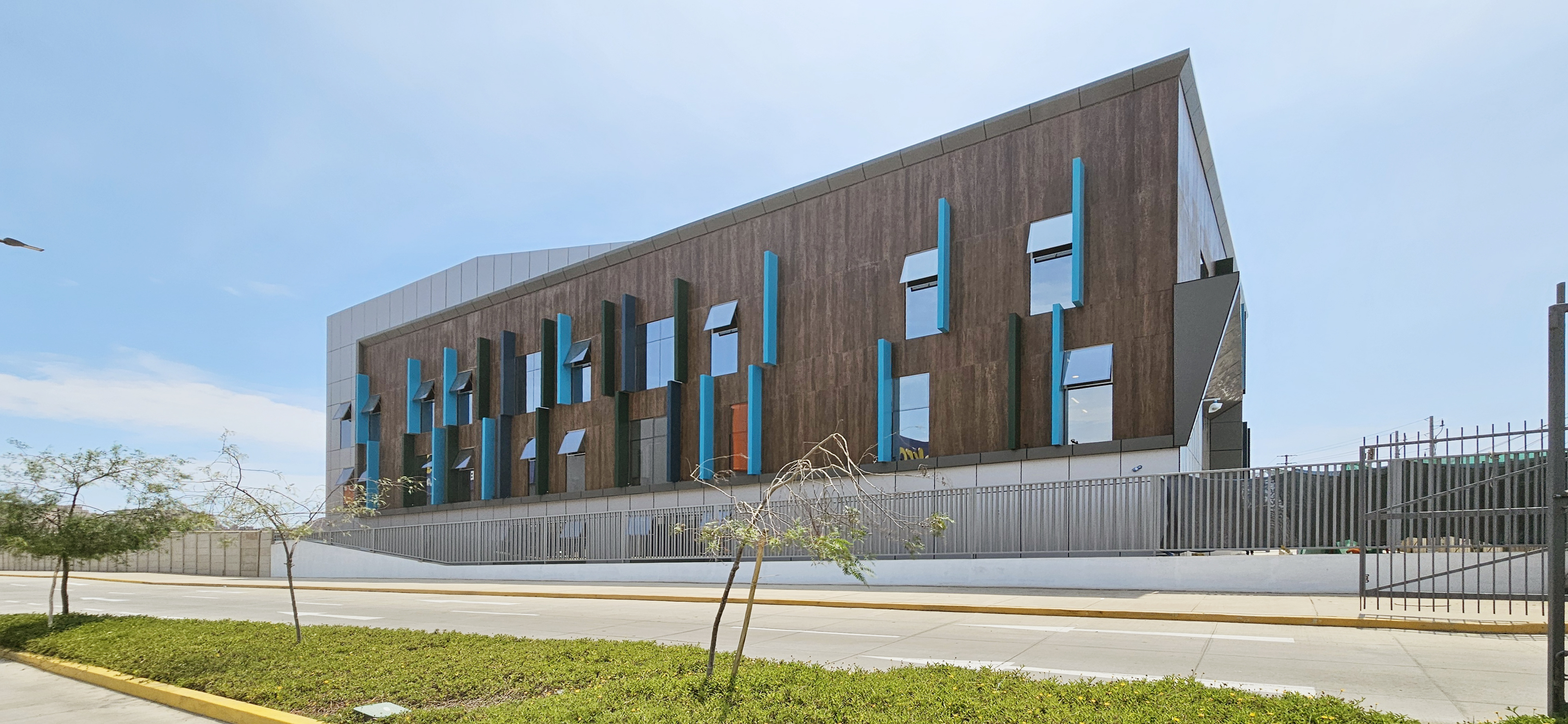 Aviva Medical Center - REX by Atelier Lima - Architizer