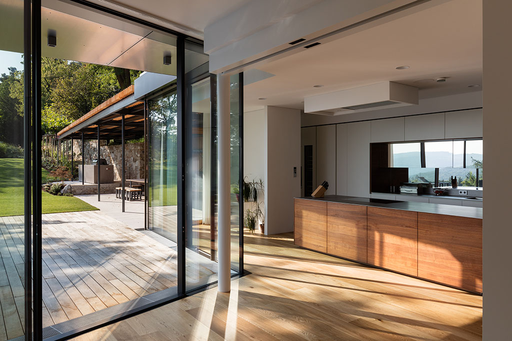 Villa on the edge of the Vienna Woods by RATAPLAN - Architektur ZT GmbH ...