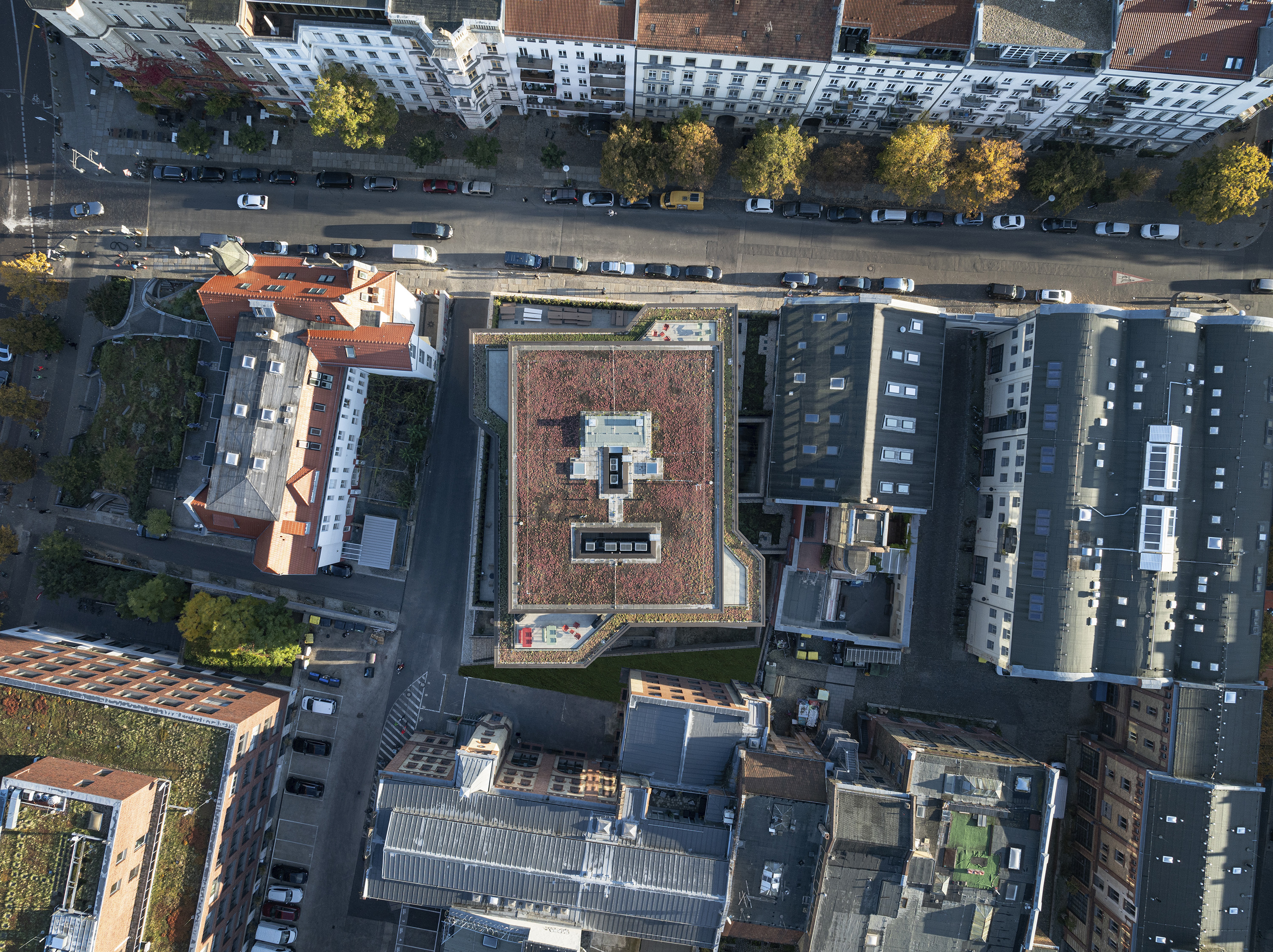 SAB office building, Saarbruecker Strasse 21 by TCHOBAN VOSS ...