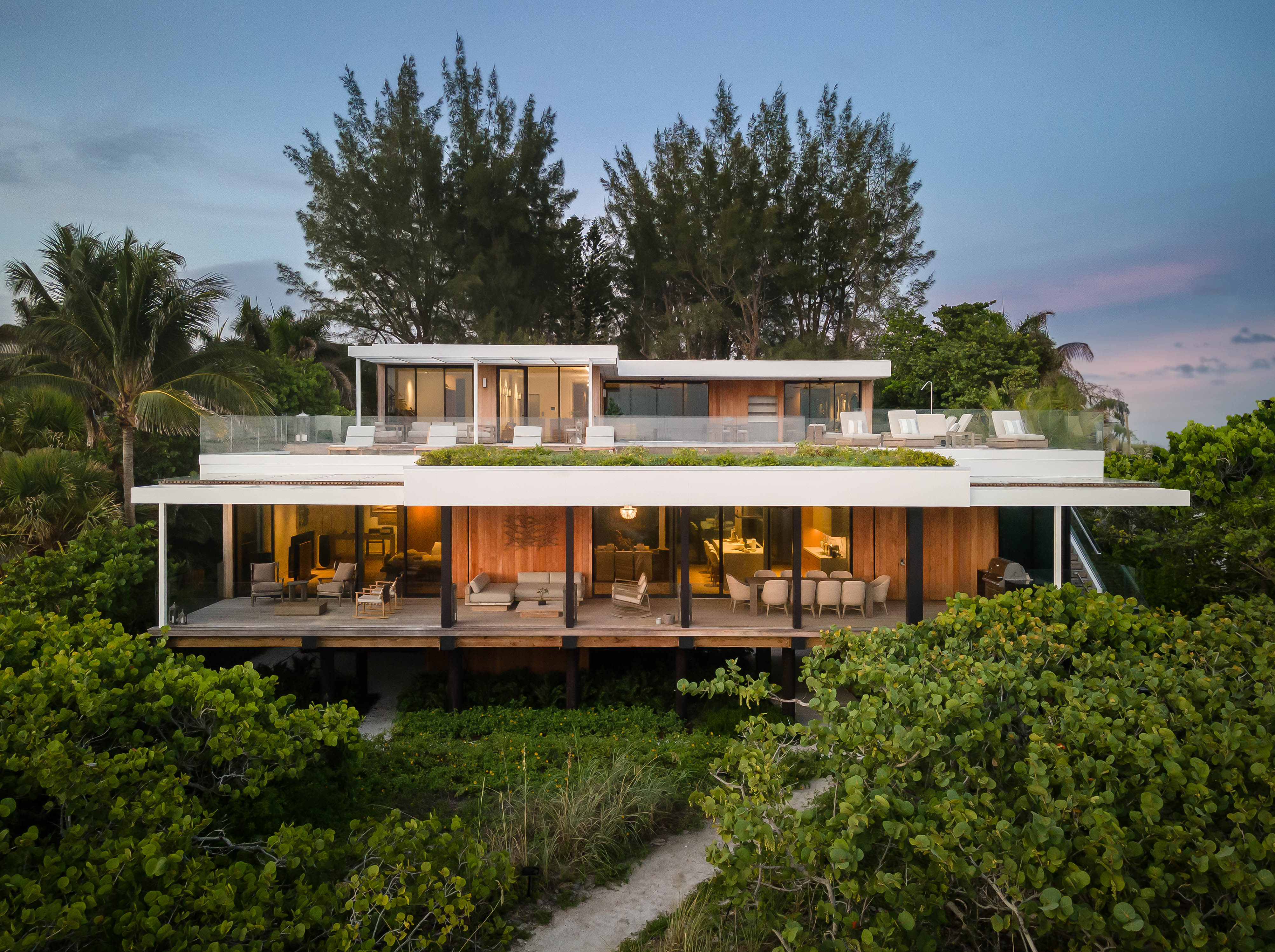 Gulf Gardens Residence by Sweet Sparkman Architecture & Interiors ...