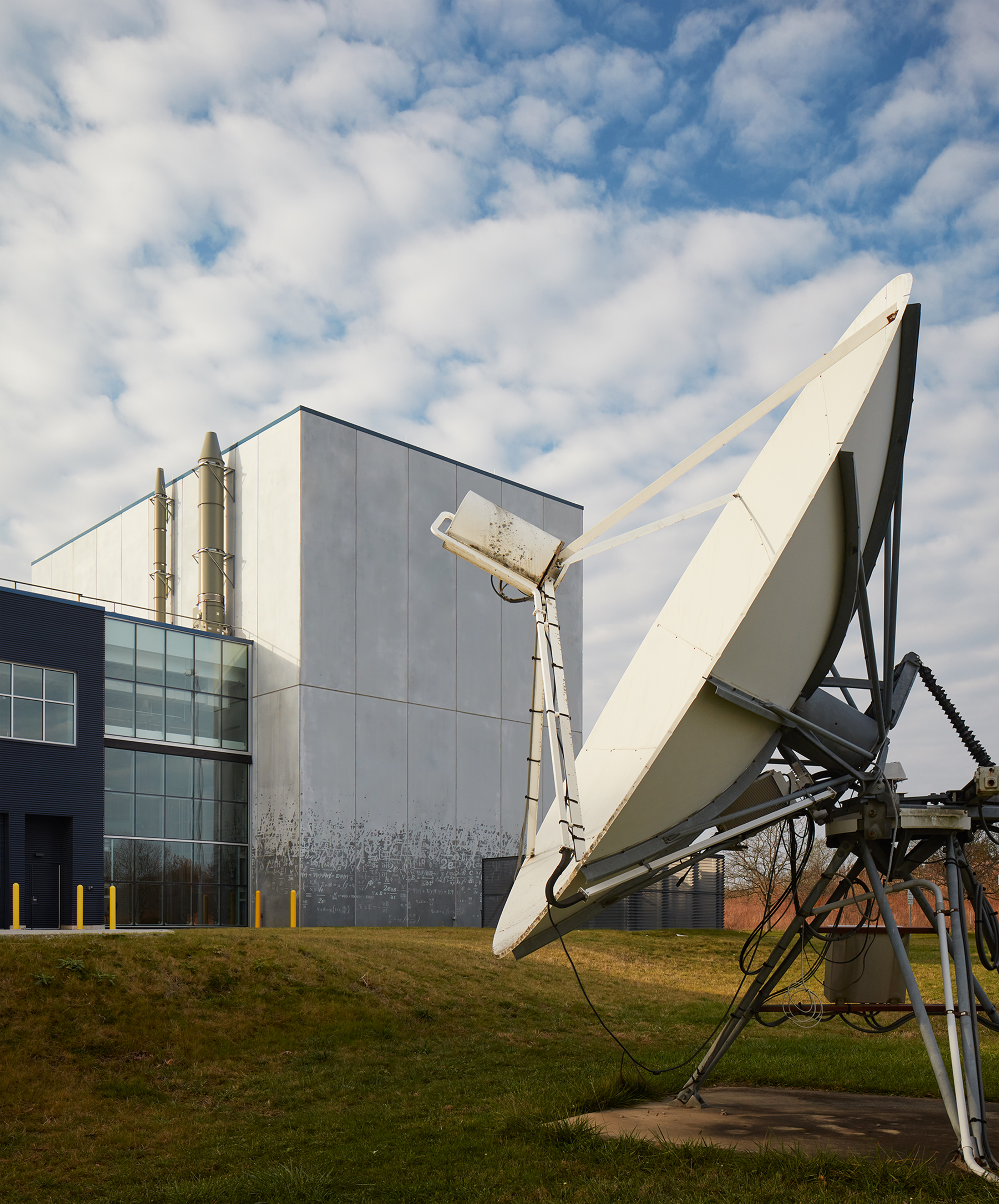 NASA Aerospace Communications Facility by Ross Barney Architects ...