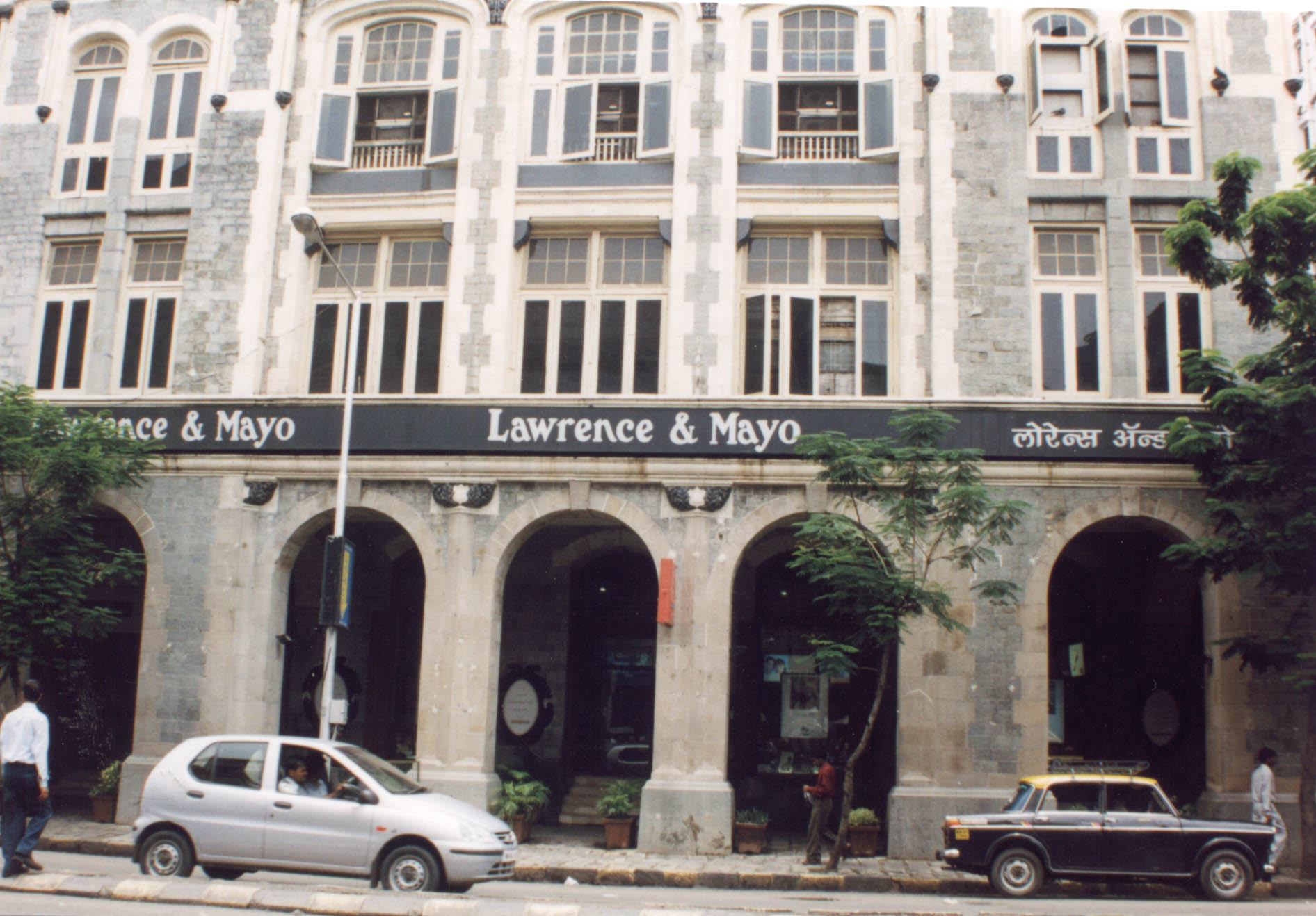 URBAN SIGNAGE CONTROL & STREETSCAPE, DN ROAD by Abha Narain Lambah ...