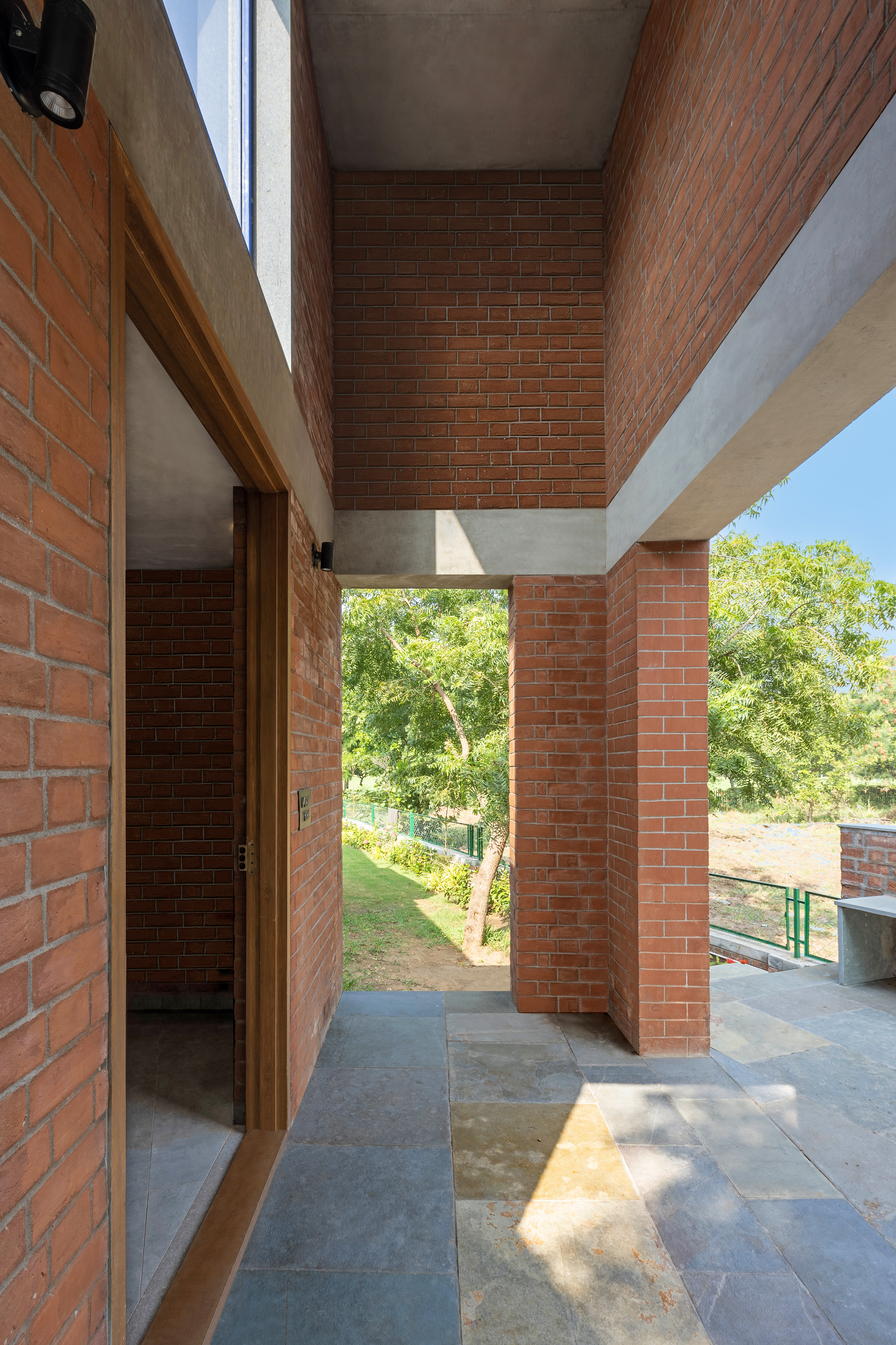 House at Kensville by STUDIO 4000 - Architizer