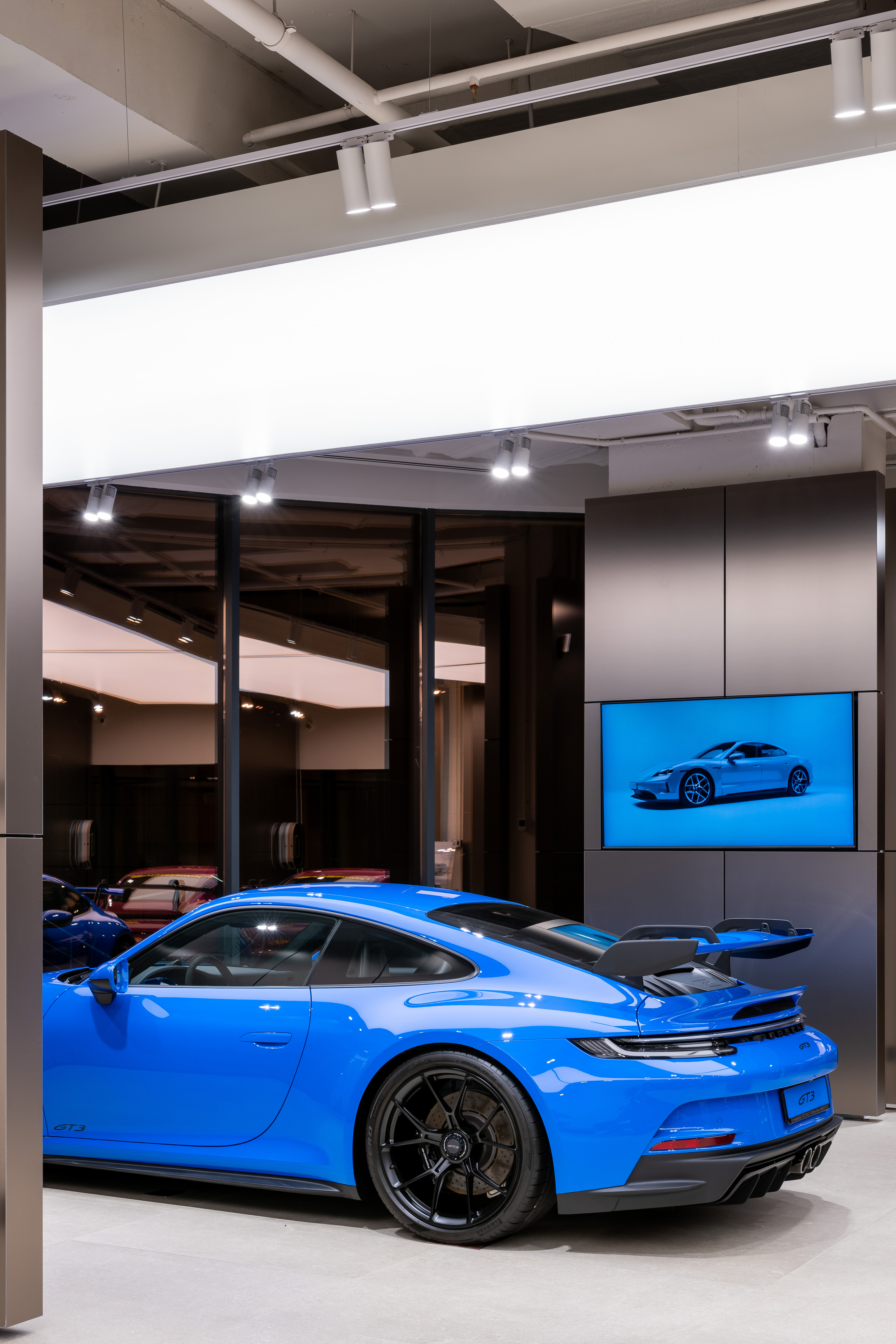 PORSCHE POP UP SHOWROOM by ARCHFORM Studio - Architizer