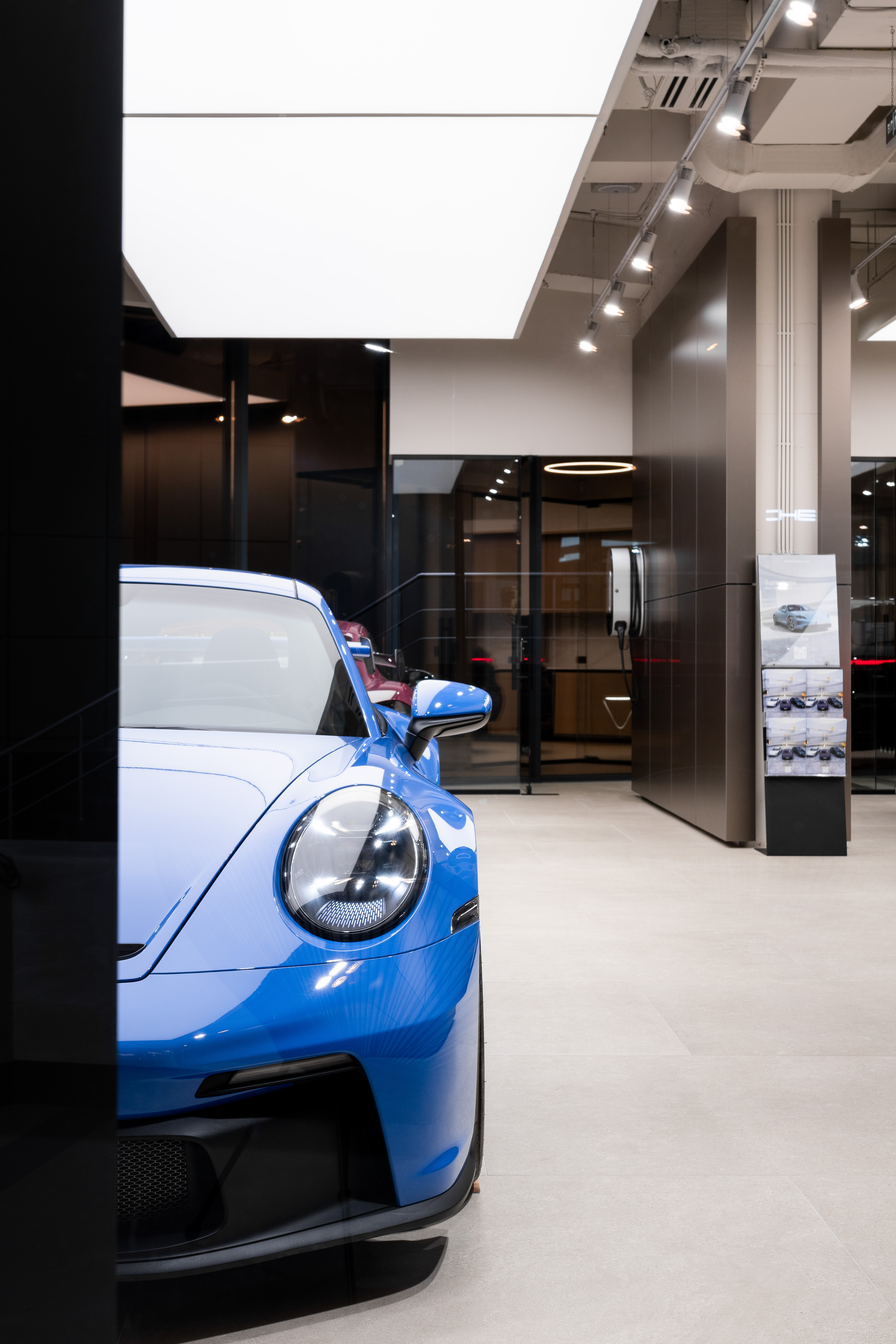 PORSCHE POP UP SHOWROOM by ARCHFORM Studio - Architizer