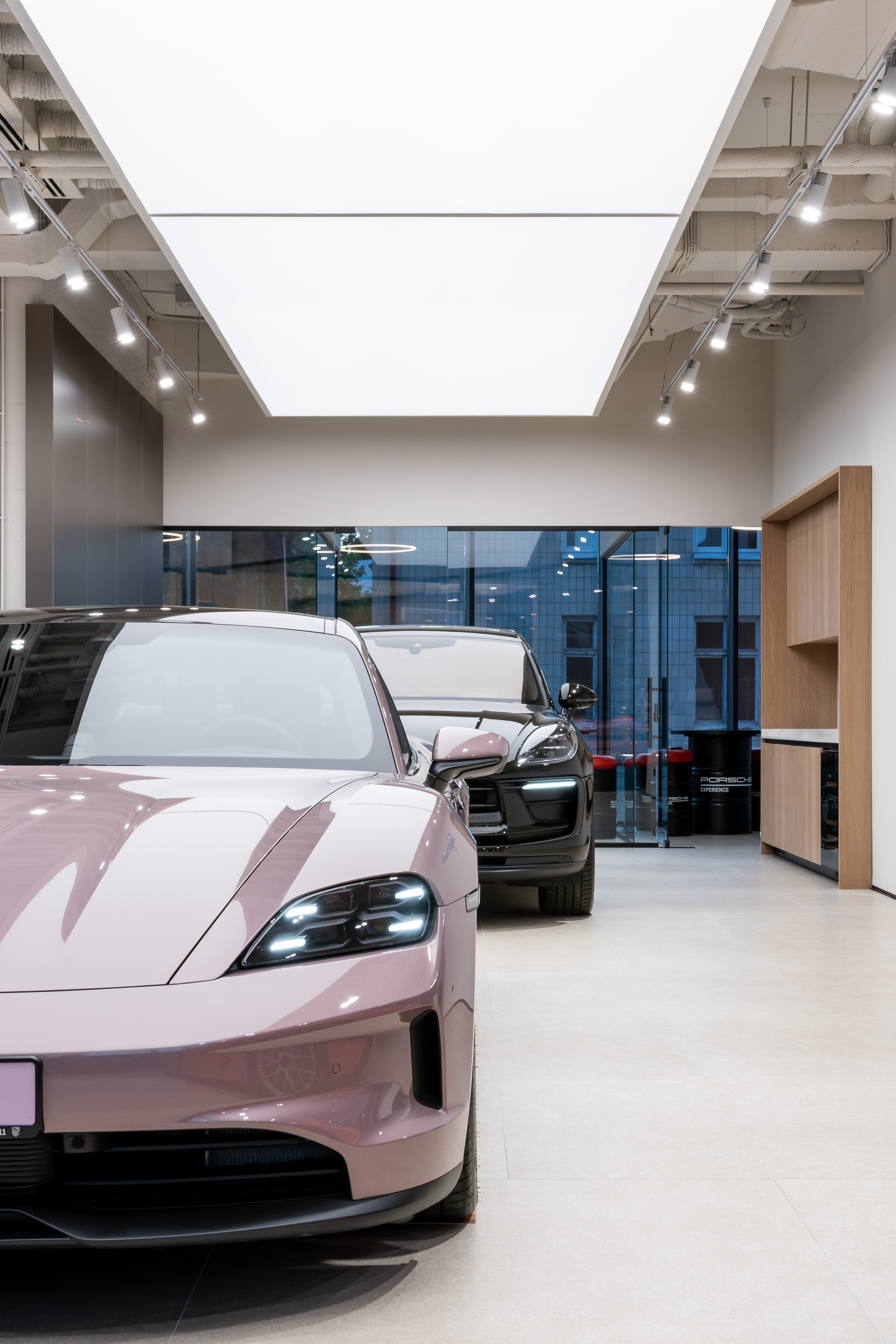 PORSCHE POP UP SHOWROOM by ARCHFORM Studio - Architizer