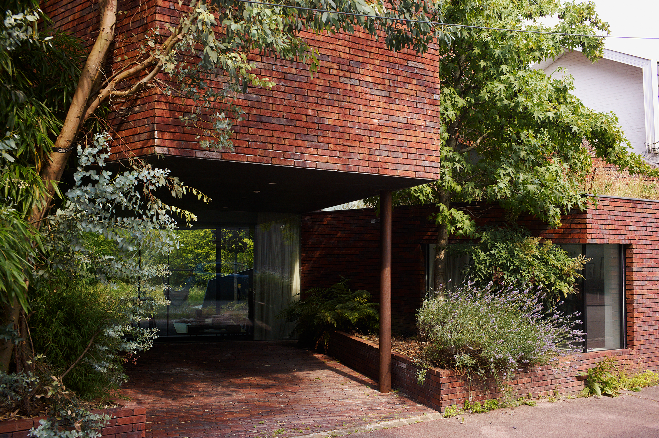 House V_17 by Emma Weiss Architecte + Lydéric Veauvy (TANK) by TANK ...