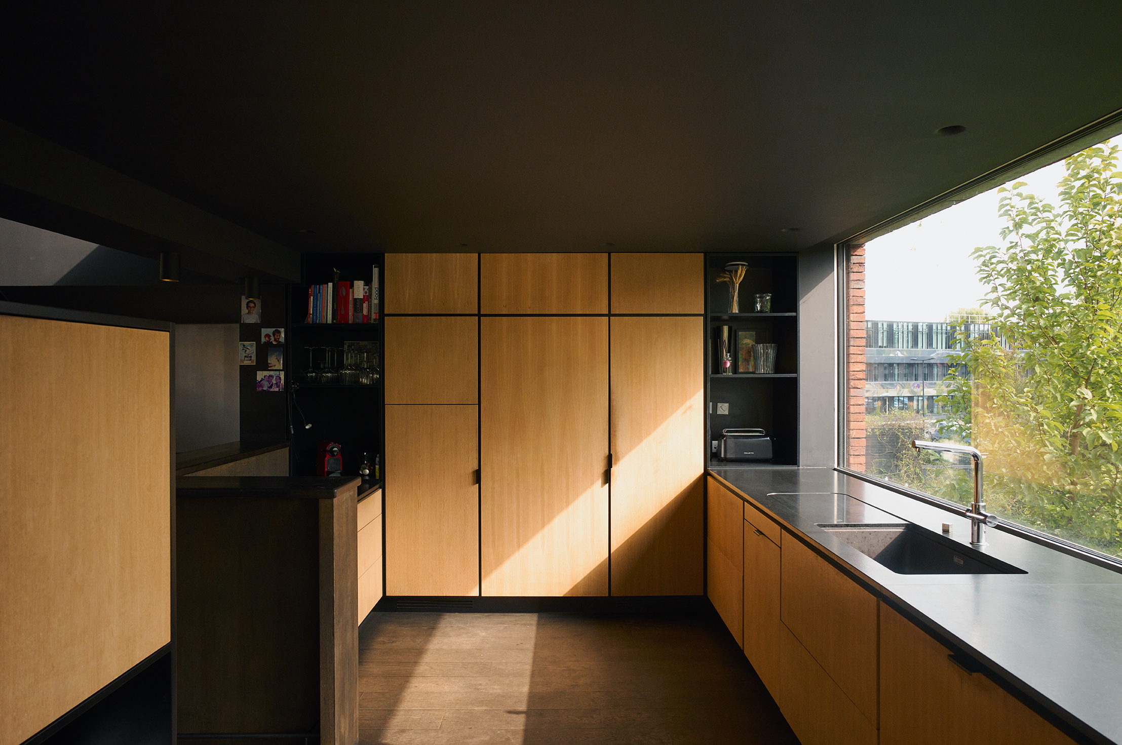 House V_17 by Emma Weiss Architecte + Lydéric Veauvy (TANK) by TANK ...