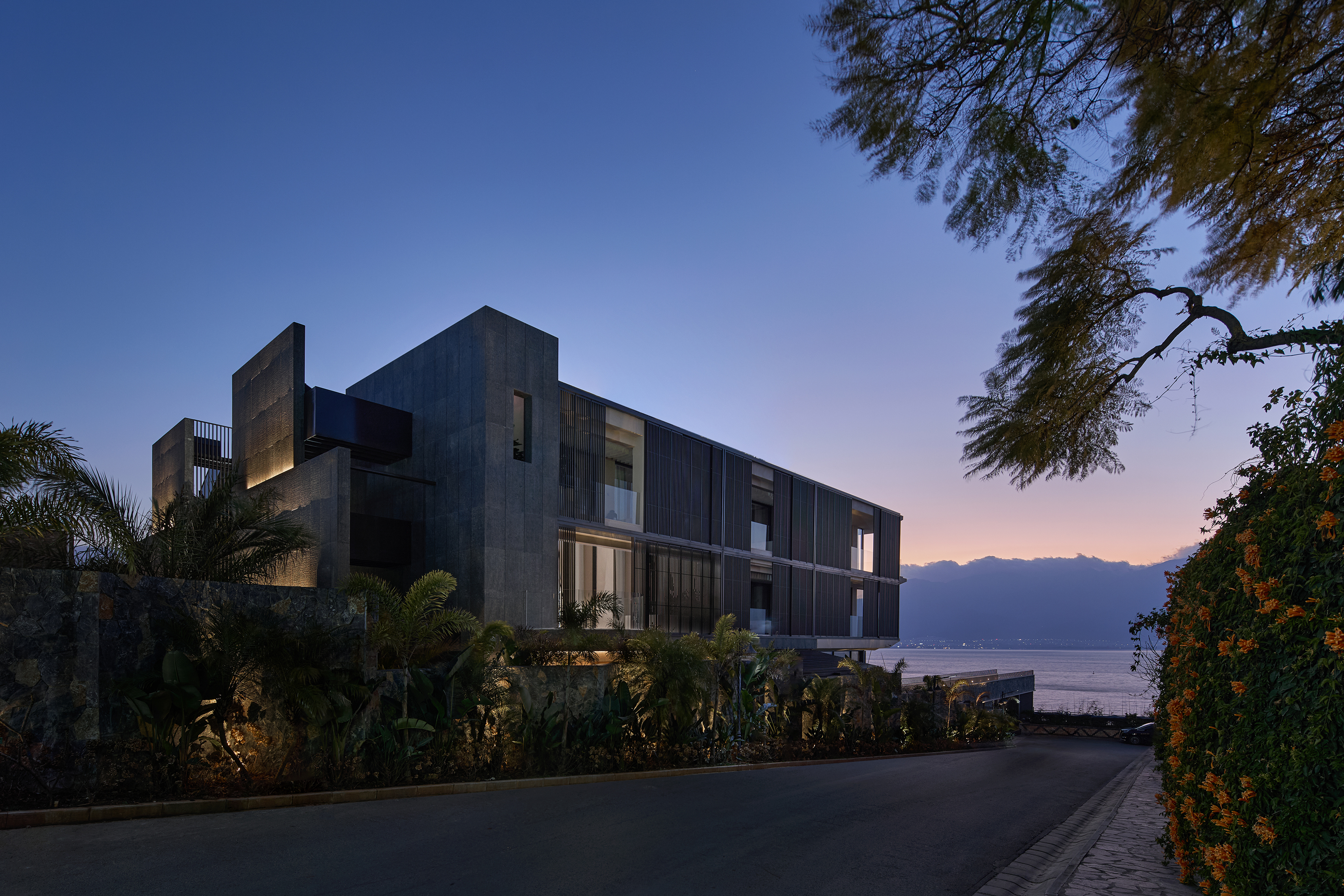 Eye of CangEr – Dali Fengyasong Hotel by Jing-Rui Lin (Usual Studio ...