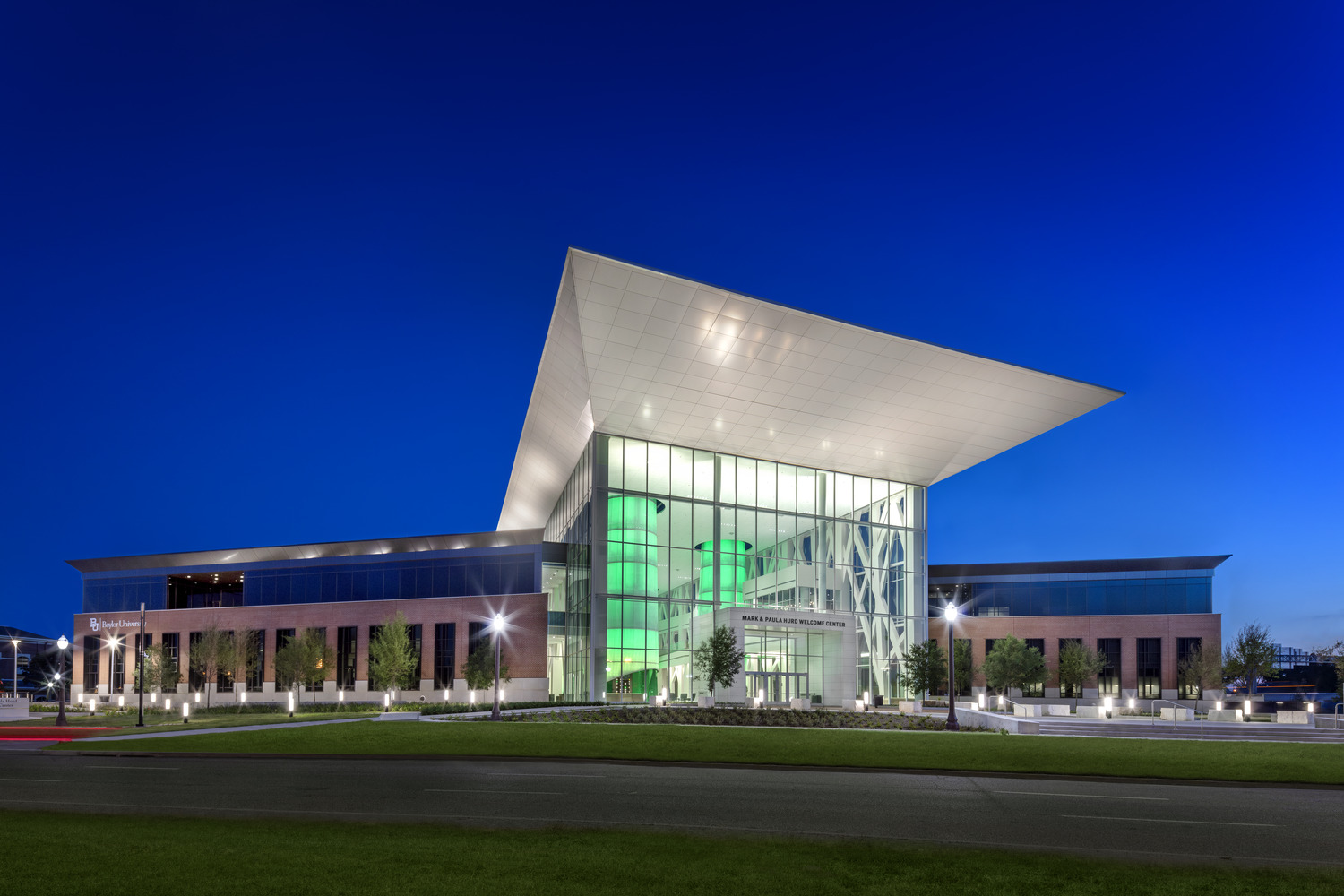 The Mark & Paula Hurd Welcome Center at Baylor University by Walter P ...