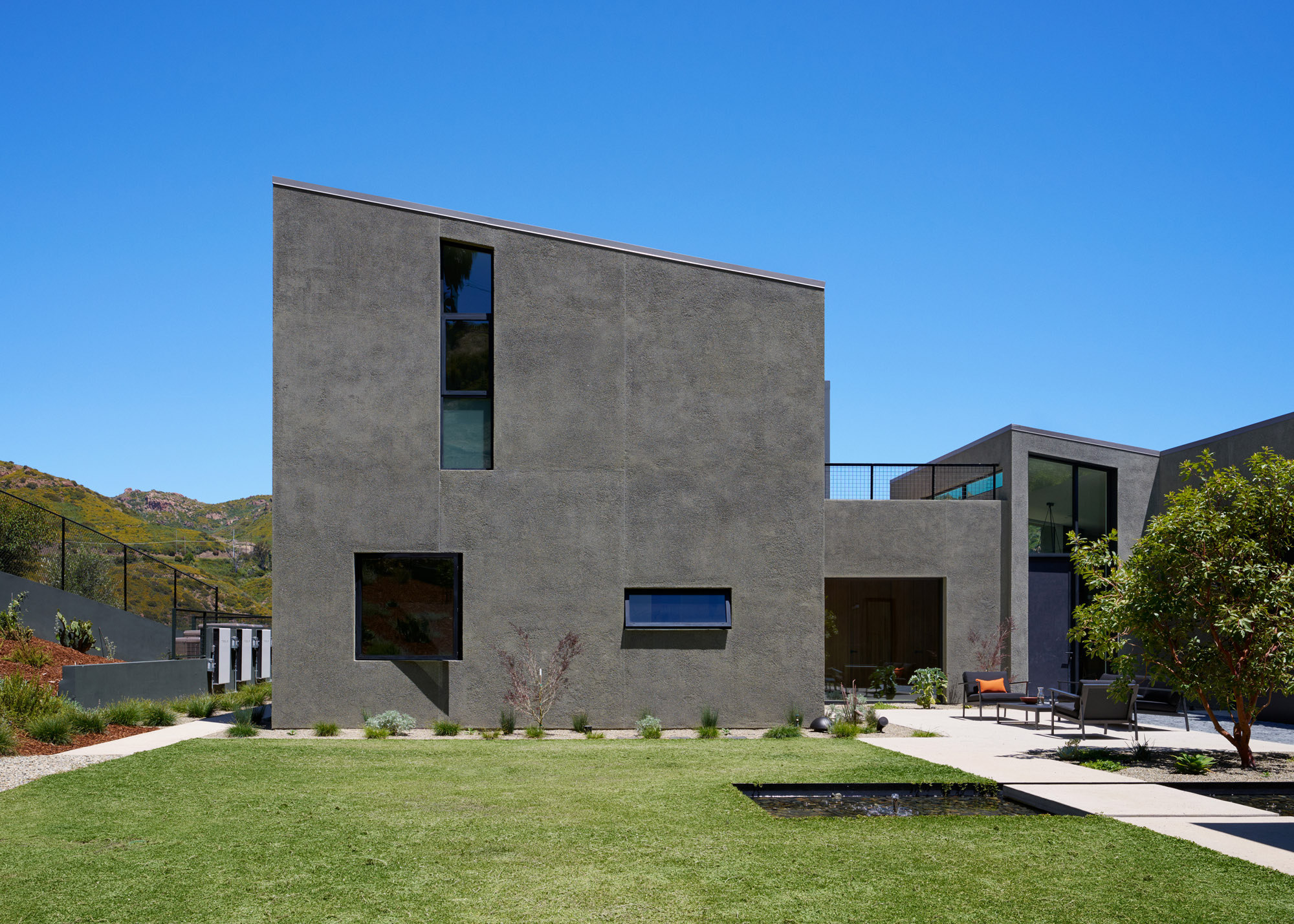 Highway House by Vertebrae - Architizer