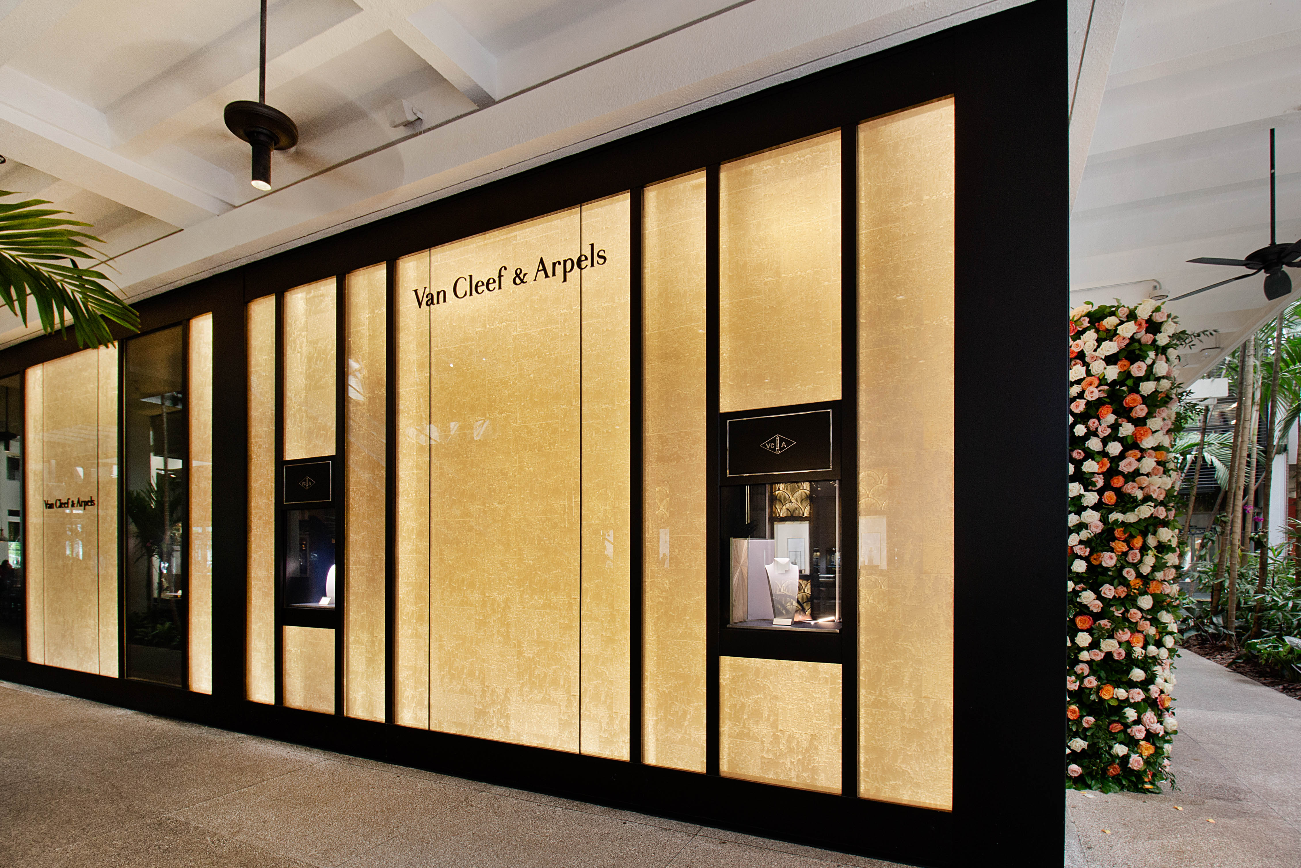 Pulp Studio Expands Luxury Portfolio with Glass Façade for Van Cleef ...