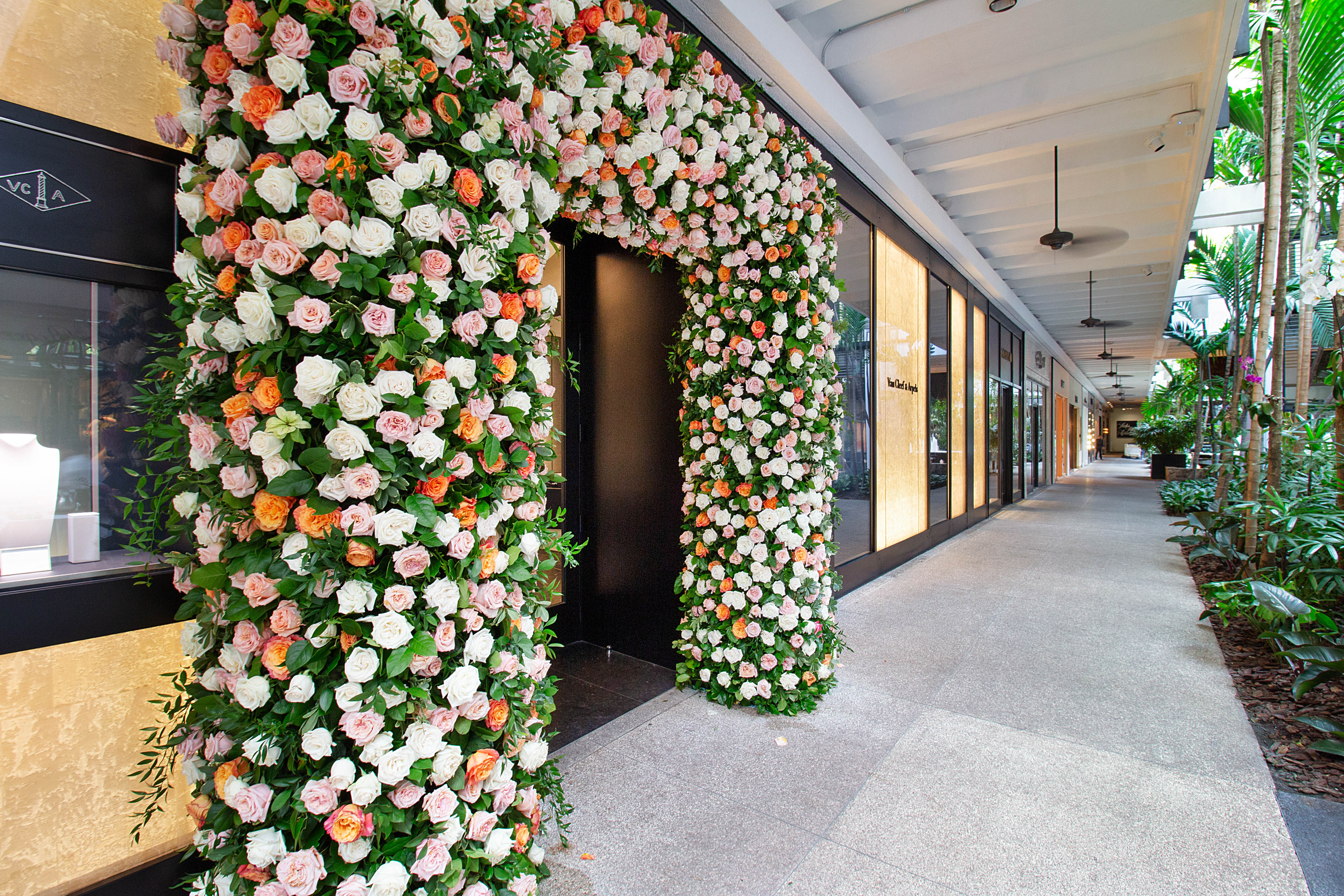 Pulp Studio Expands Luxury Portfolio with Glass Façade for Van Cleef ...