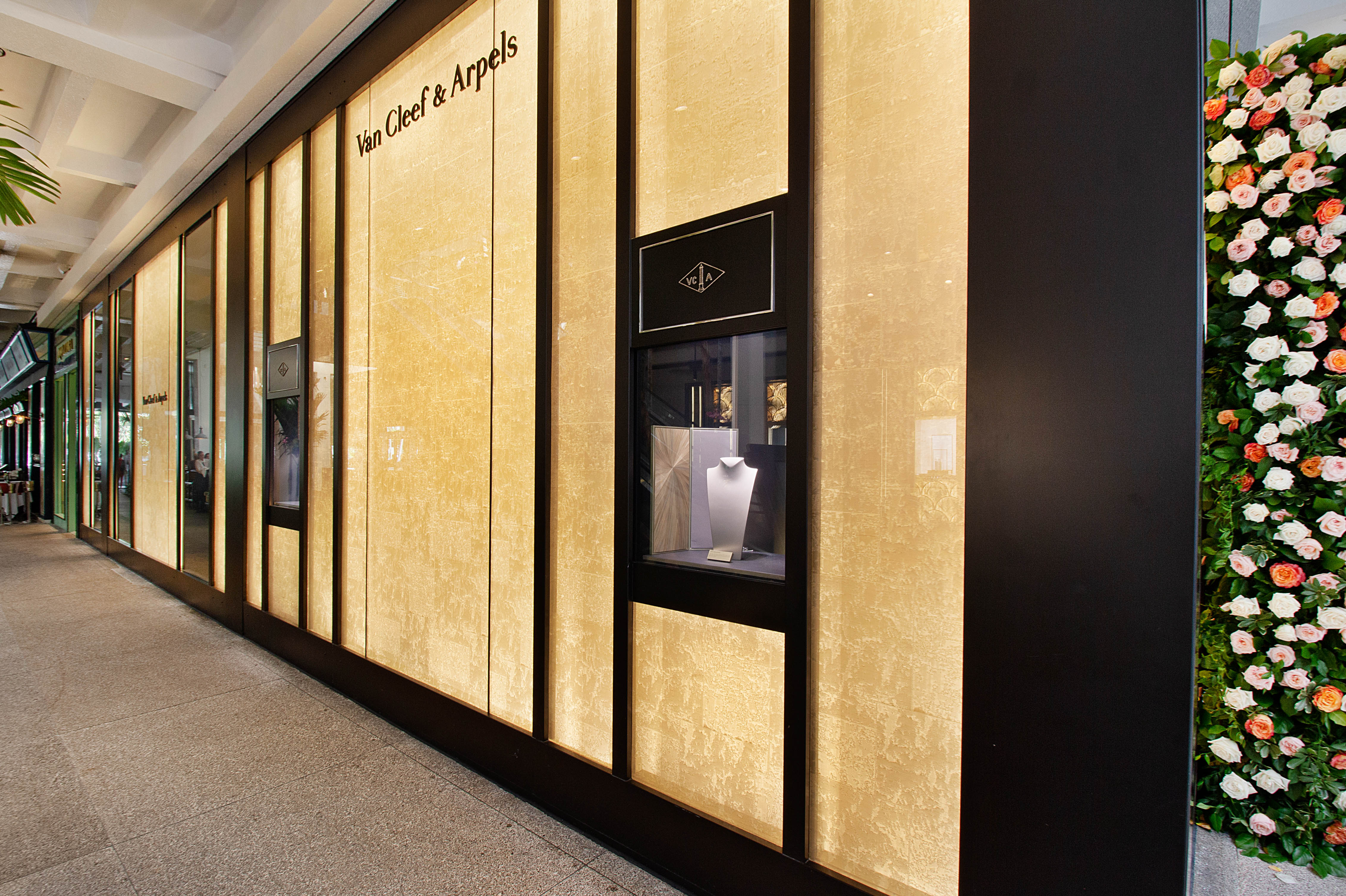 Pulp Studio Expands Luxury Portfolio with Glass Façade for Van Cleef ...