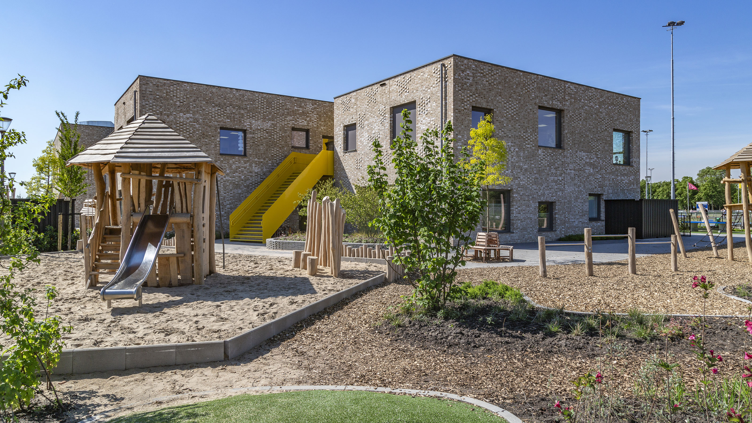 Montfoort Child Center by EGM architects - Architizer