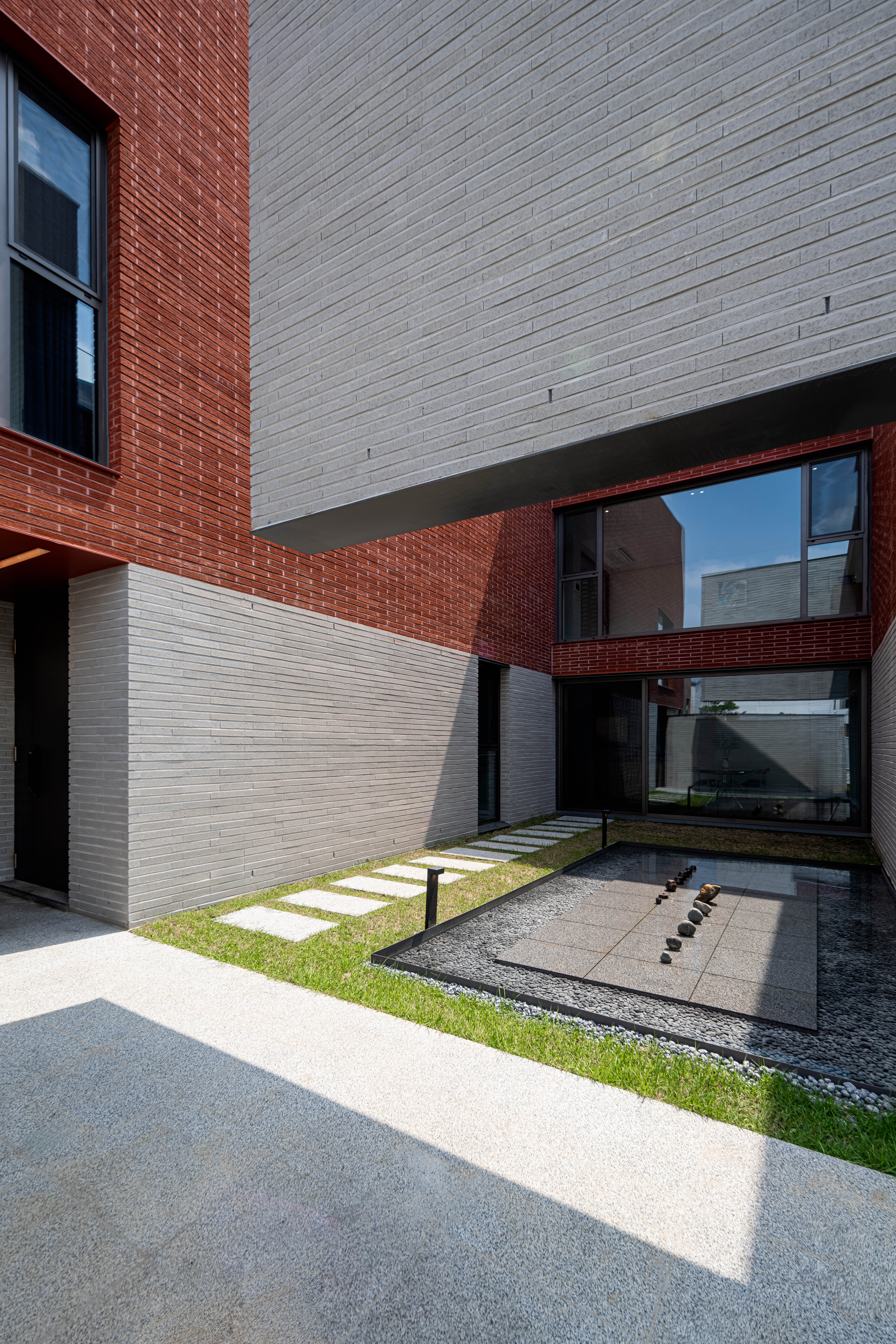 Upper Wall, Low Wall by KODE architects - Architizer
