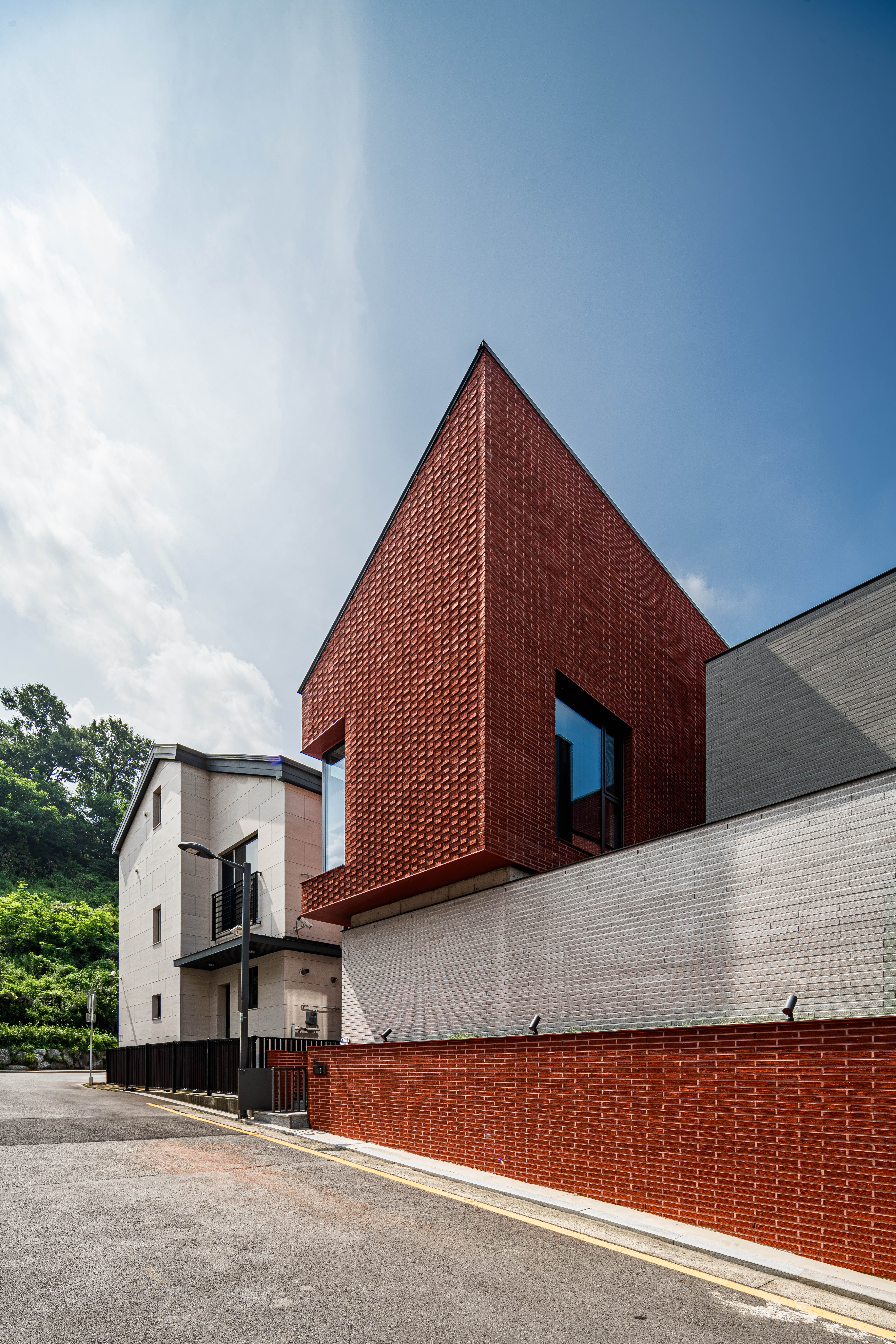 Upper Wall, Low Wall by KODE architects - Architizer