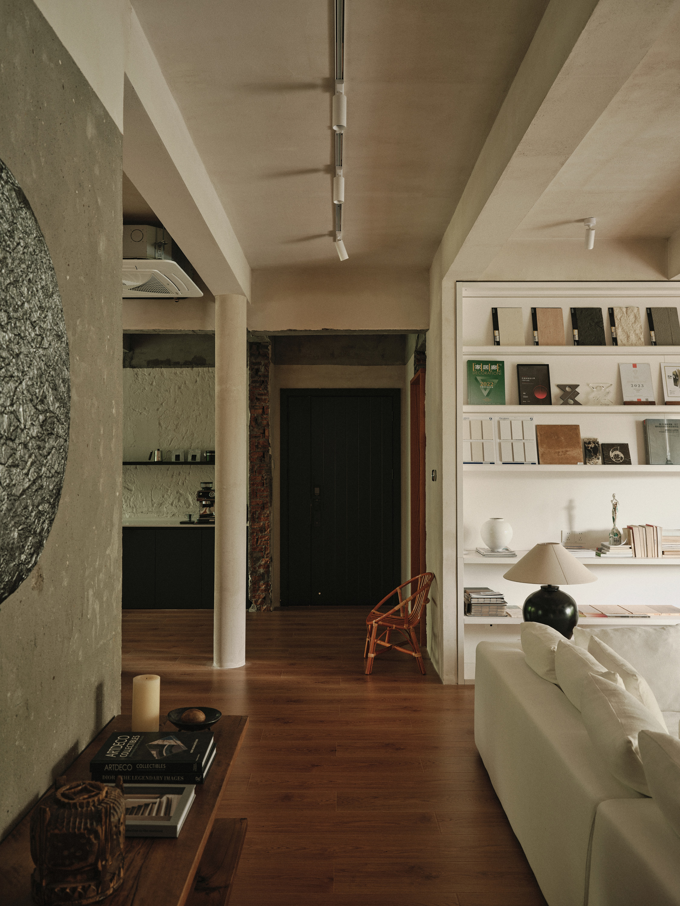 UY DESIGN｜A Workspace That Feels Like Home by UY DESIGN - Architizer