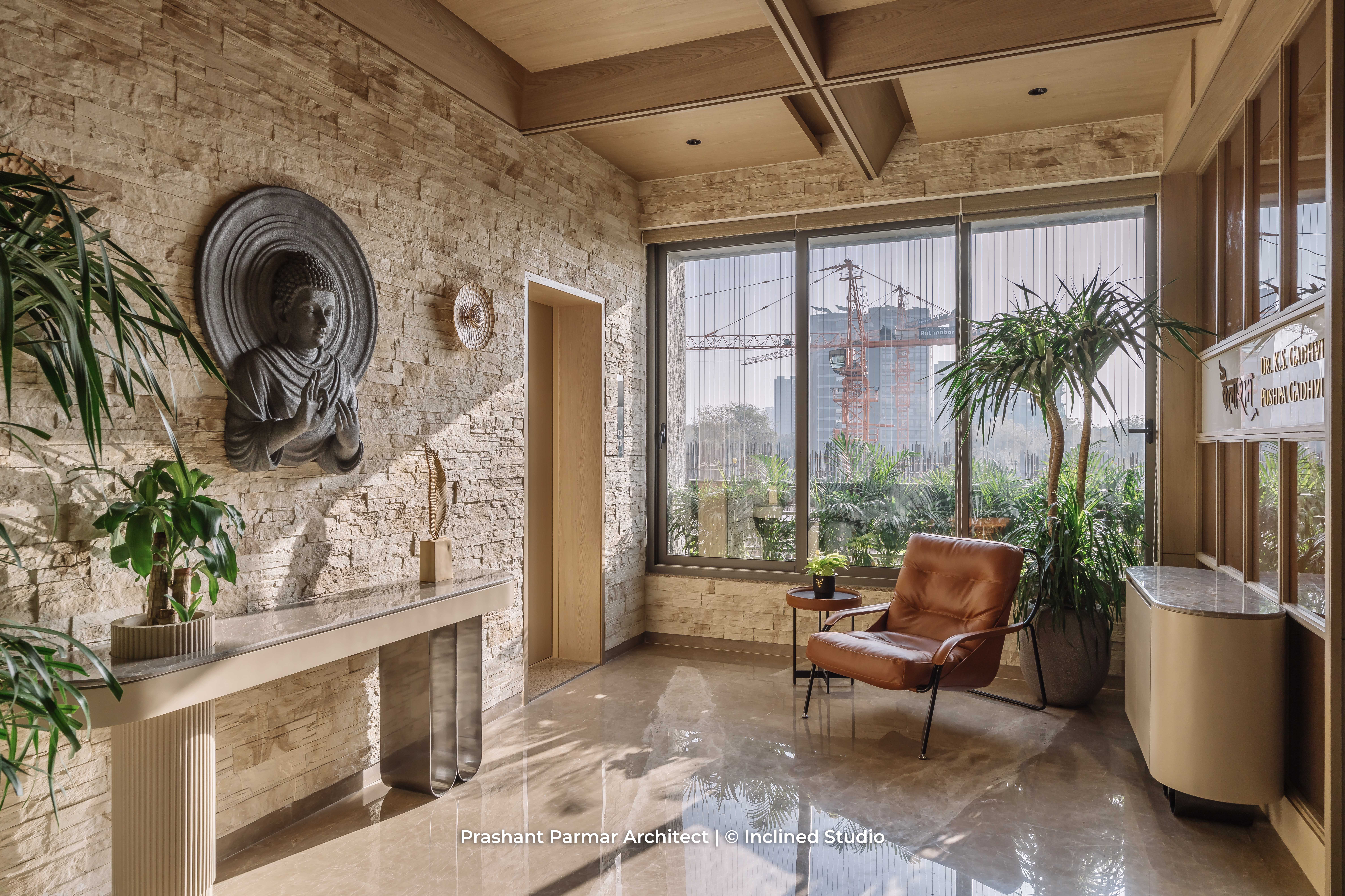 Graceful 5BHK Interiors at Viola Apartment by Prashant Parmar Architect | Shayona Consultants ...