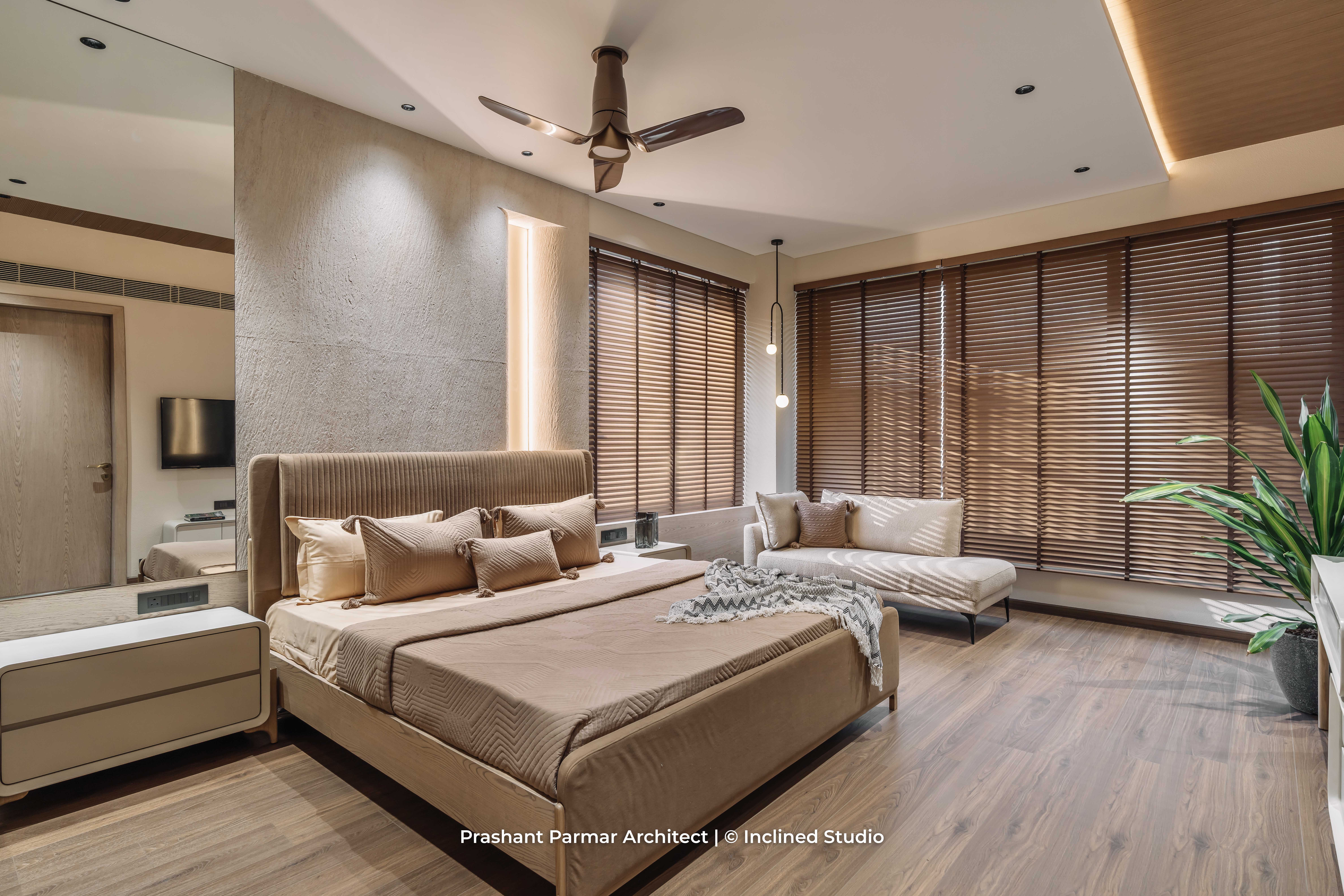 Graceful 5BHK Interiors at Viola Apartment by Prashant Parmar Architect | Shayona Consultants ...