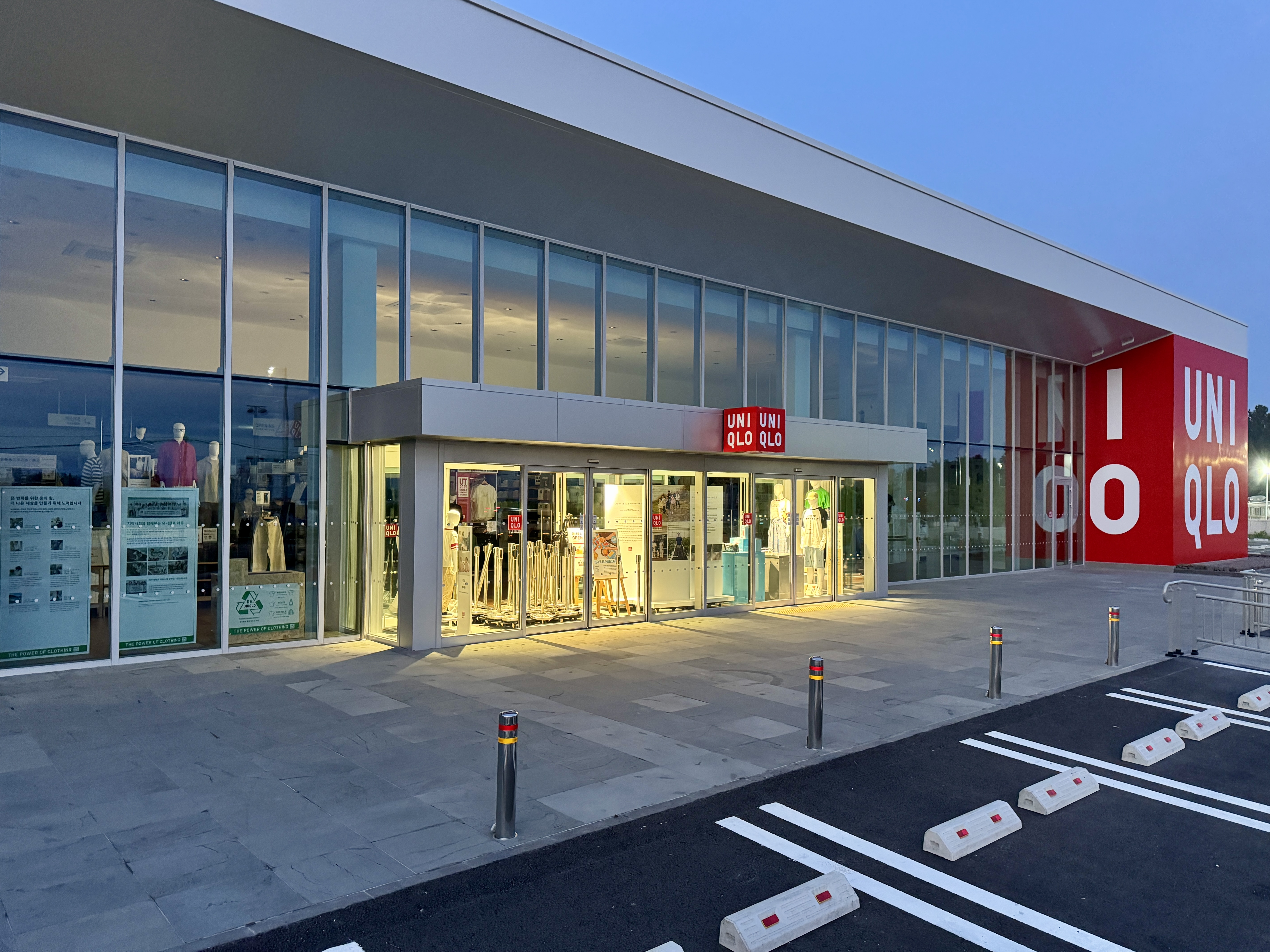 UNIQLO Jeju Donam store by AI Architects - Architizer