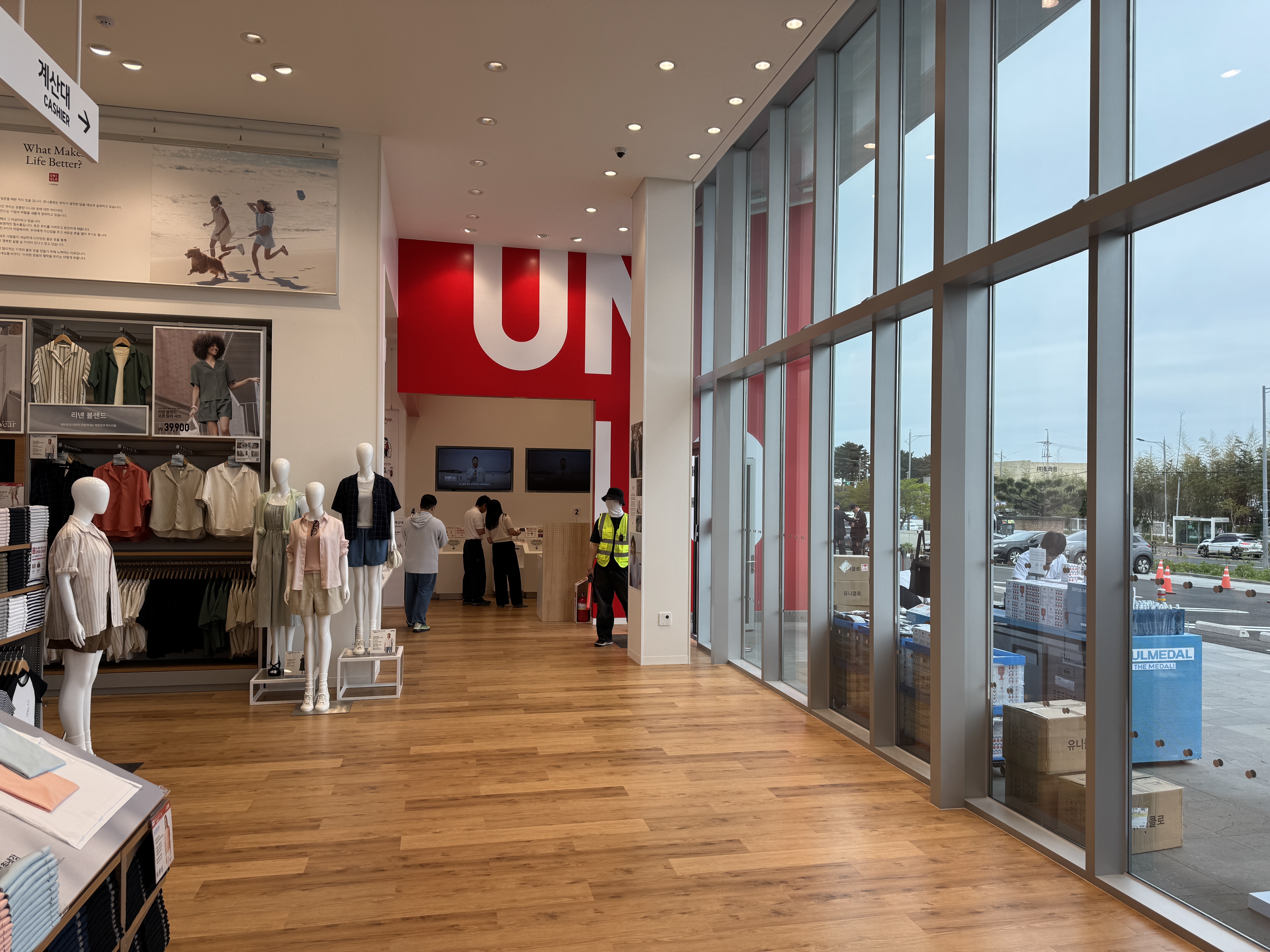 UNIQLO Jeju Donam store by AI Architects - Architizer