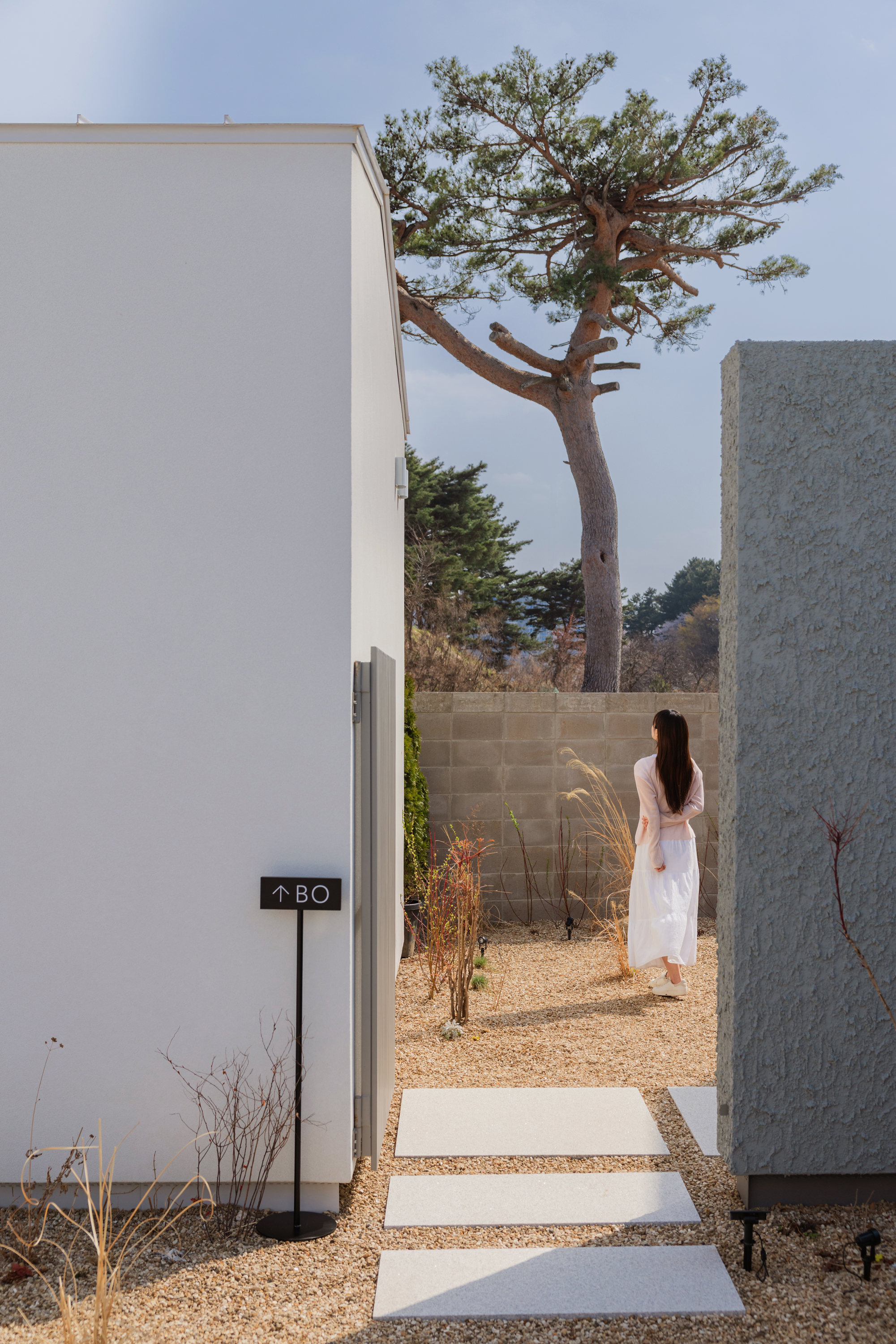 Gangneung-si stay+House 'SuRiSan-Bo' by UTAA - Architizer