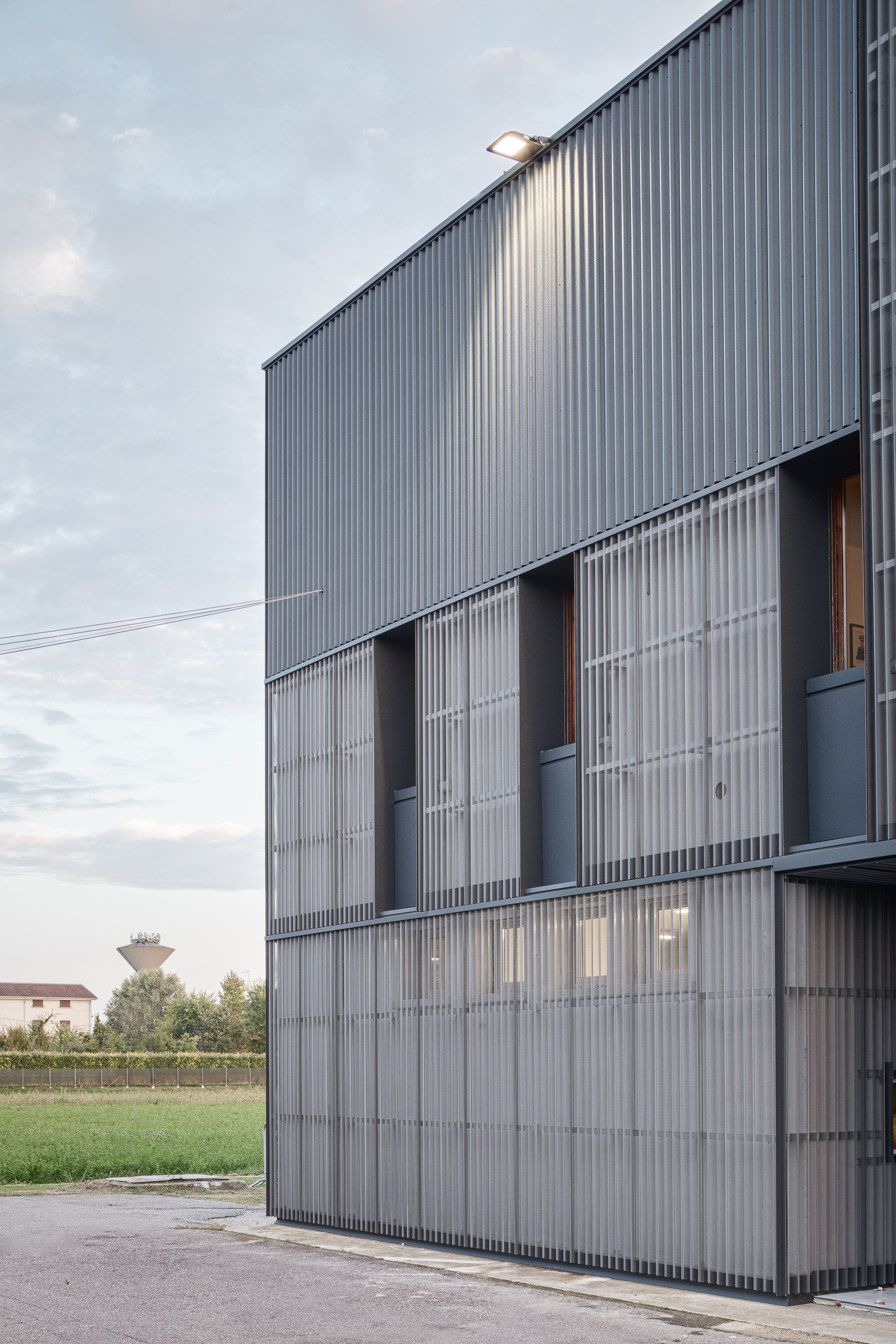 Idea 4304269: New multi-purpose hall by KM 429 architettura in Luzzara ...