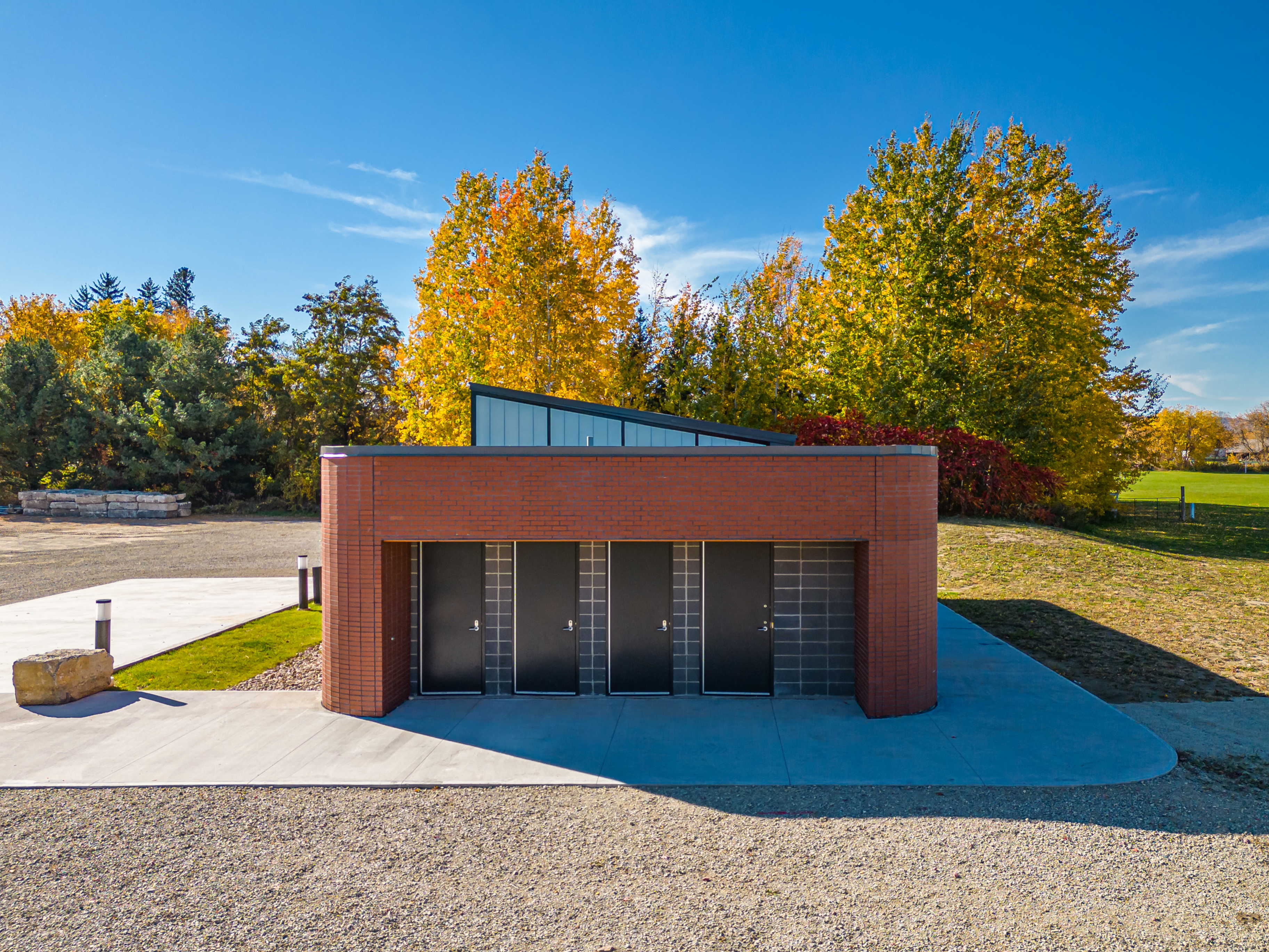 Fisher Field Clubhouse by SOCA | Studio of Contemporary Architecture ...