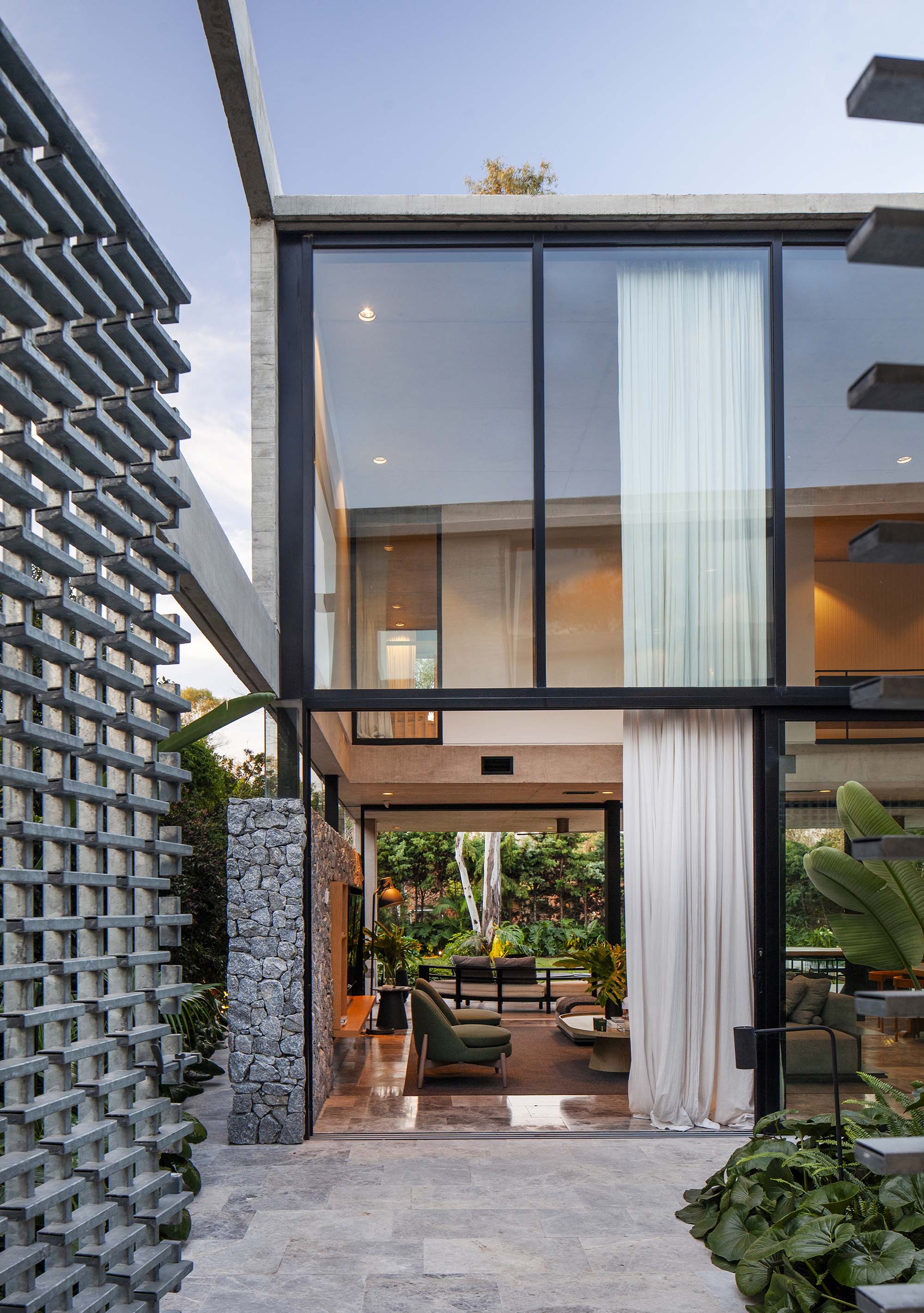 Oval House by Jorgelina Tortorici & Asociados - Architizer