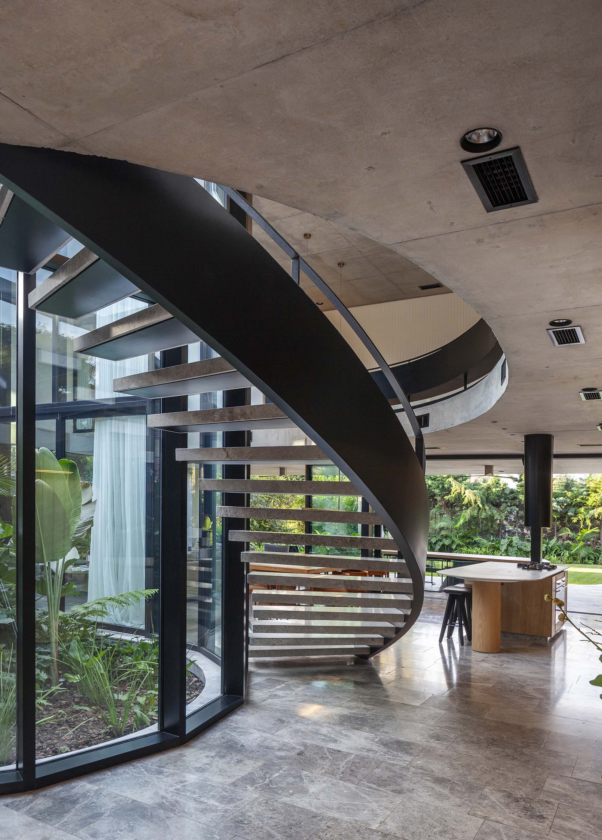 Oval House by Jorgelina Tortorici & Asociados - Architizer