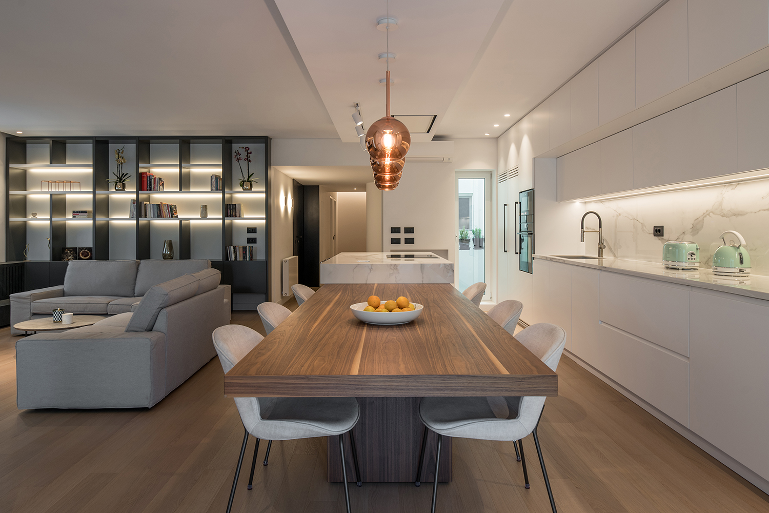 Linearity in the Design of an Apartment in Kifisia by iy SYNAPSIS ...