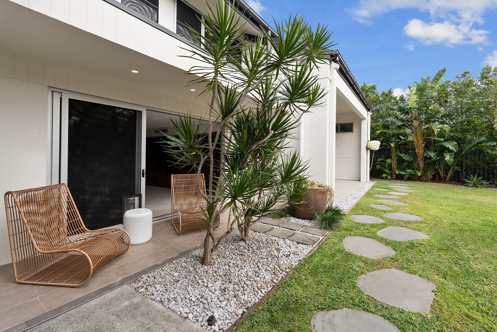 The Causeway House by Burleigh Beach Designs - Architizer