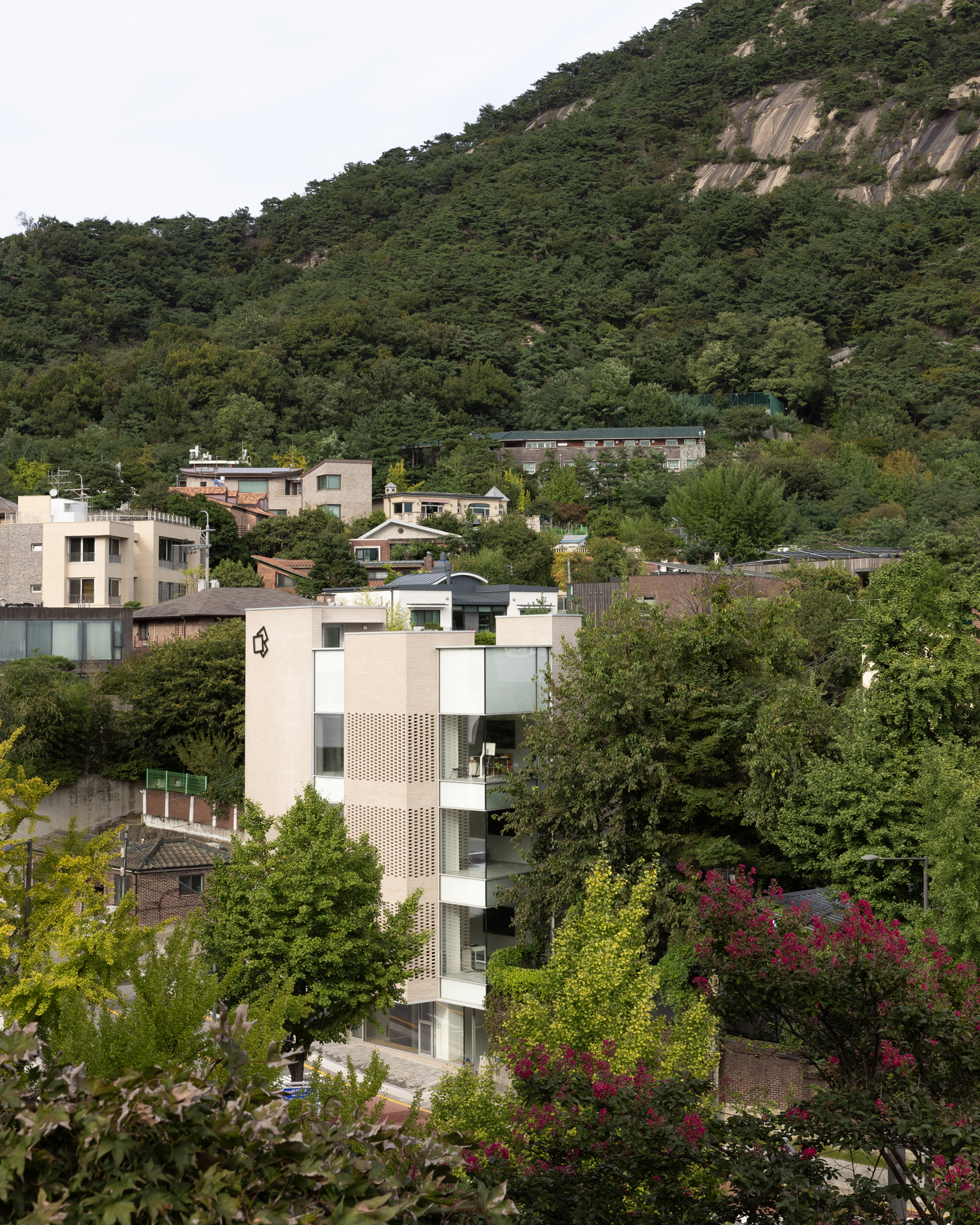 Cheongdong-dong office building 'K works' by UTAA - Architizer