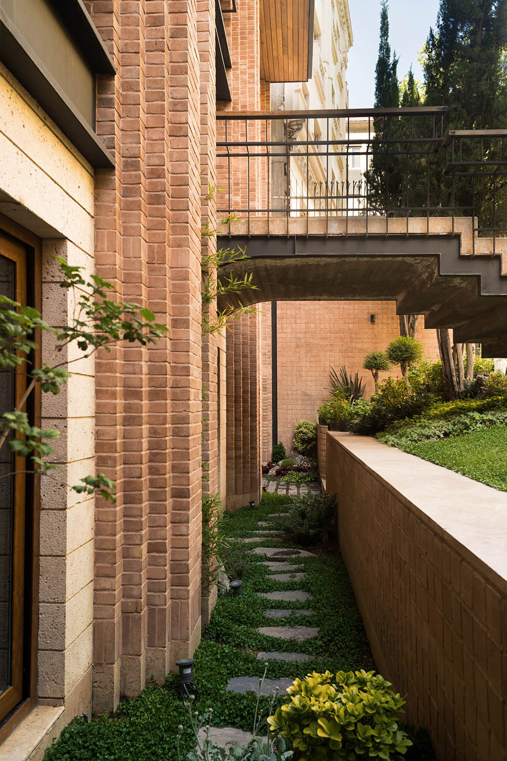 Kaveh House Renovation by Pargar Architecture and Design Studio ...