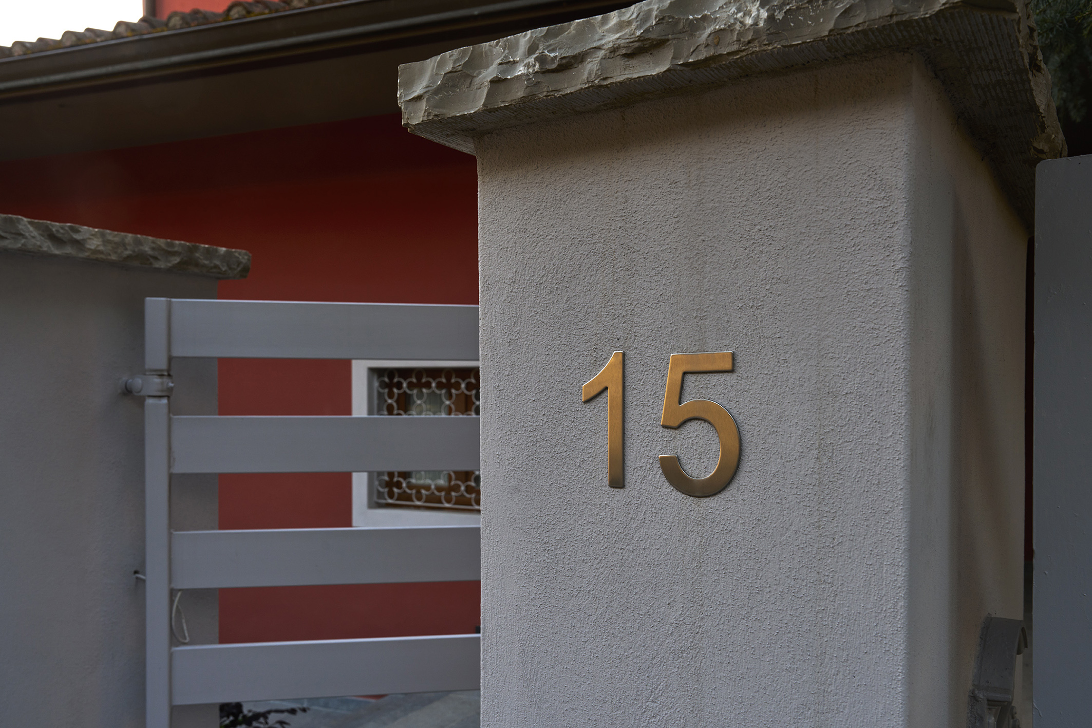 Spazi esterni con piscina by OKS ARCHITETTI - Architizer