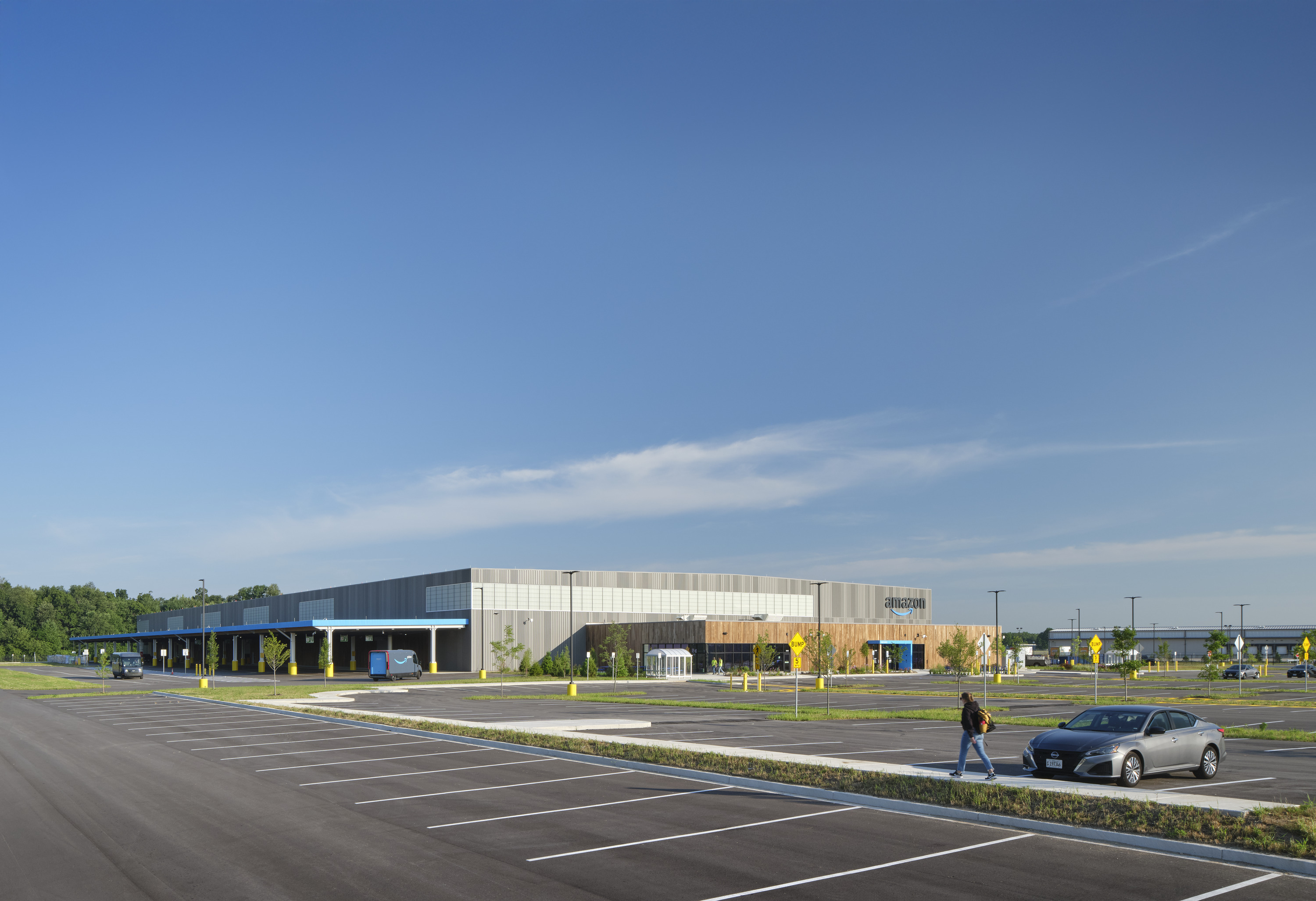 Amazon, DII5 Delivery Station by ZGF Architects - Architizer