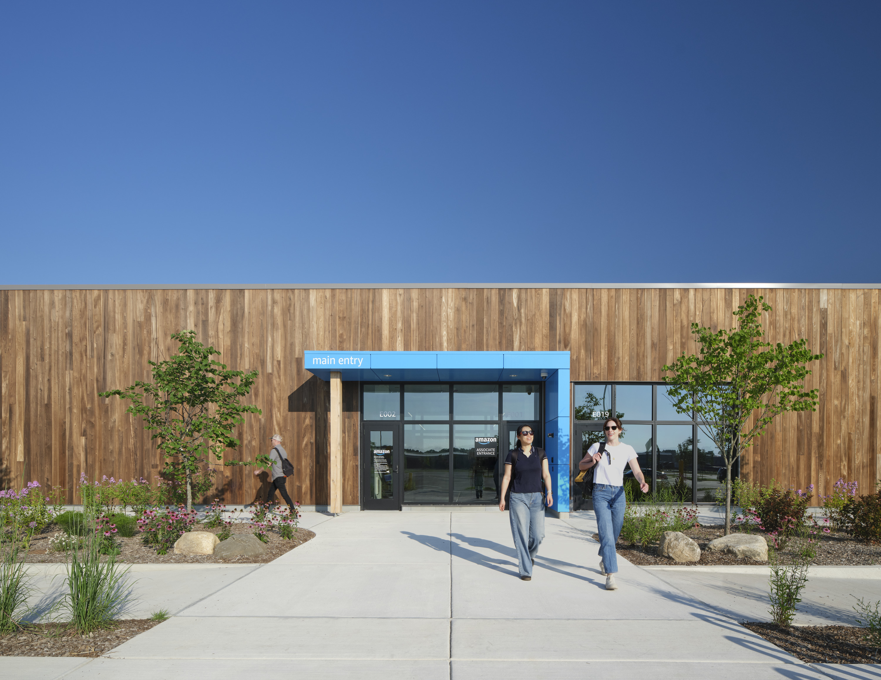 Amazon, DII5 Delivery Station by ZGF Architects - Architizer