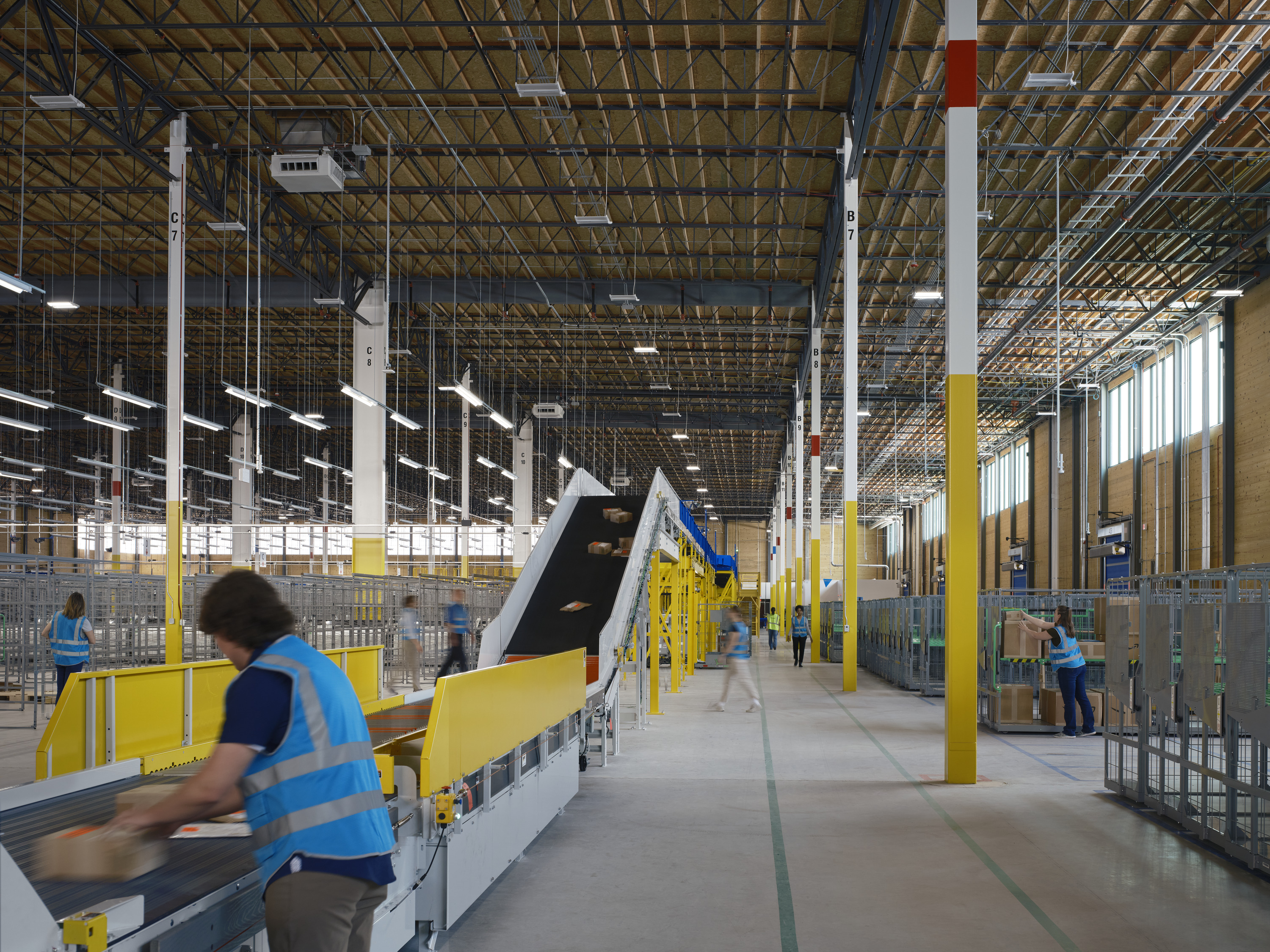 Amazon, DII5 Delivery Station by ZGF Architects - Architizer