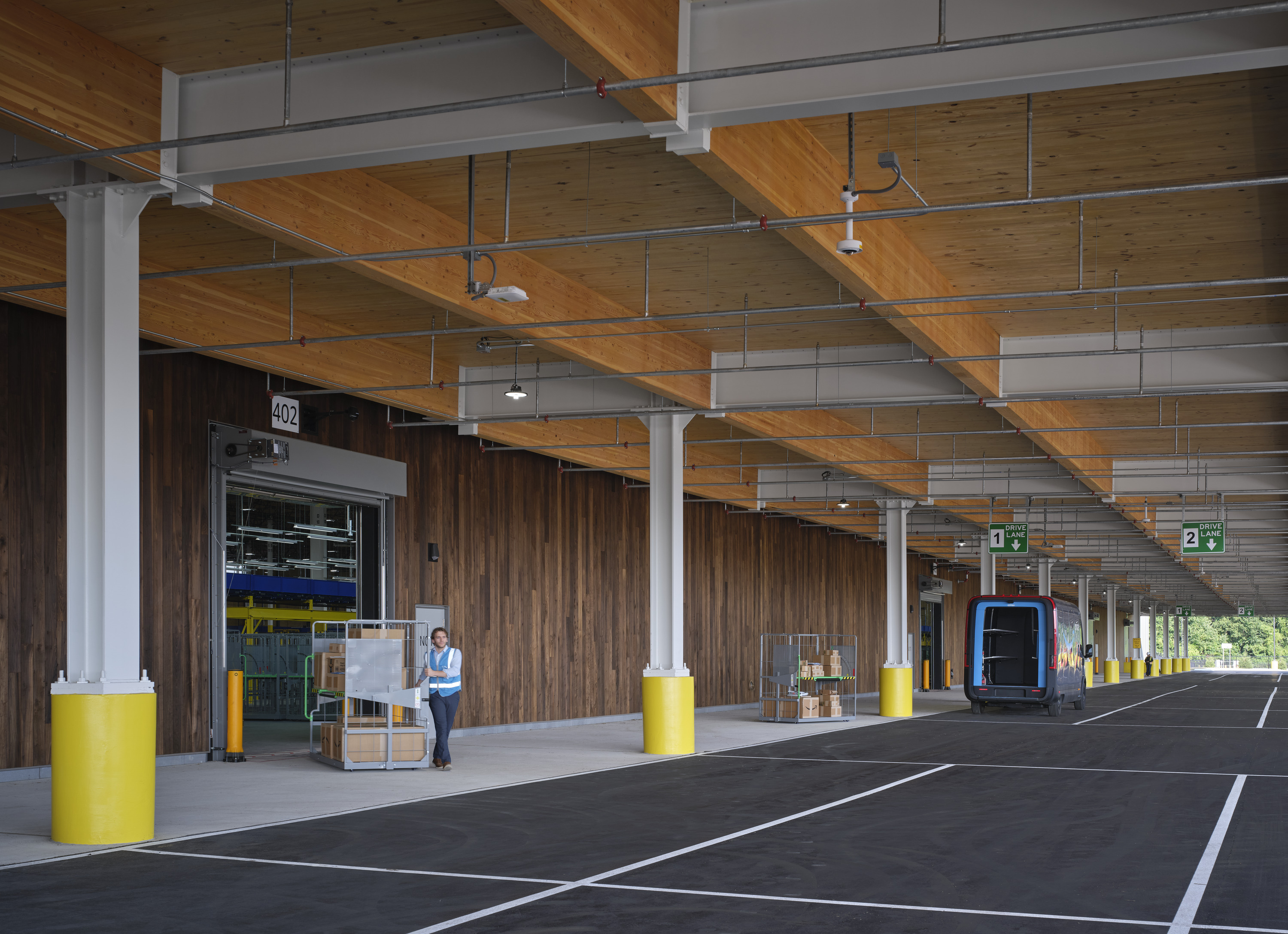 Amazon, DII5 Delivery Station by ZGF Architects - Architizer