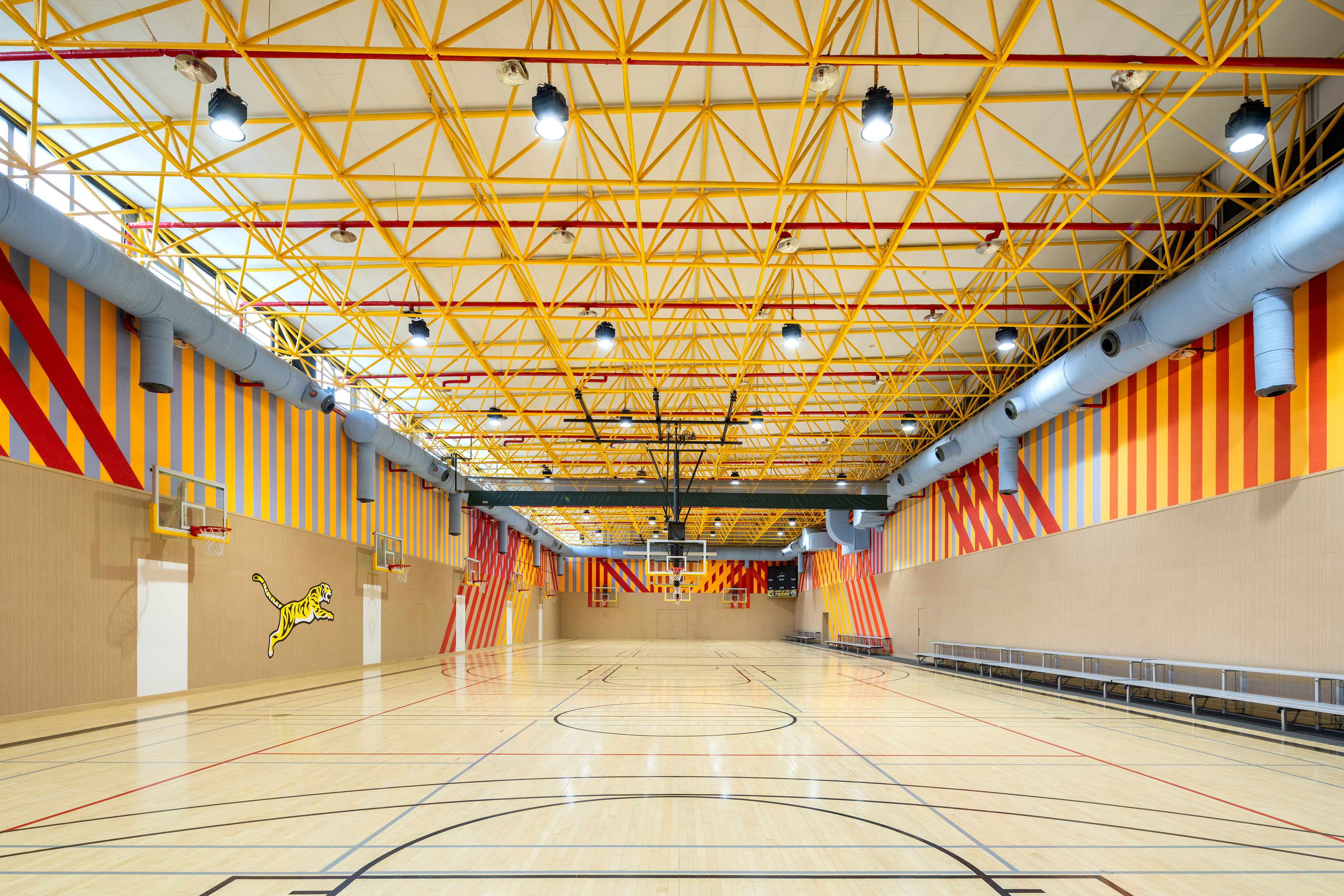 High School Gym at The Western Academy of Beijing by studio vapore ...
