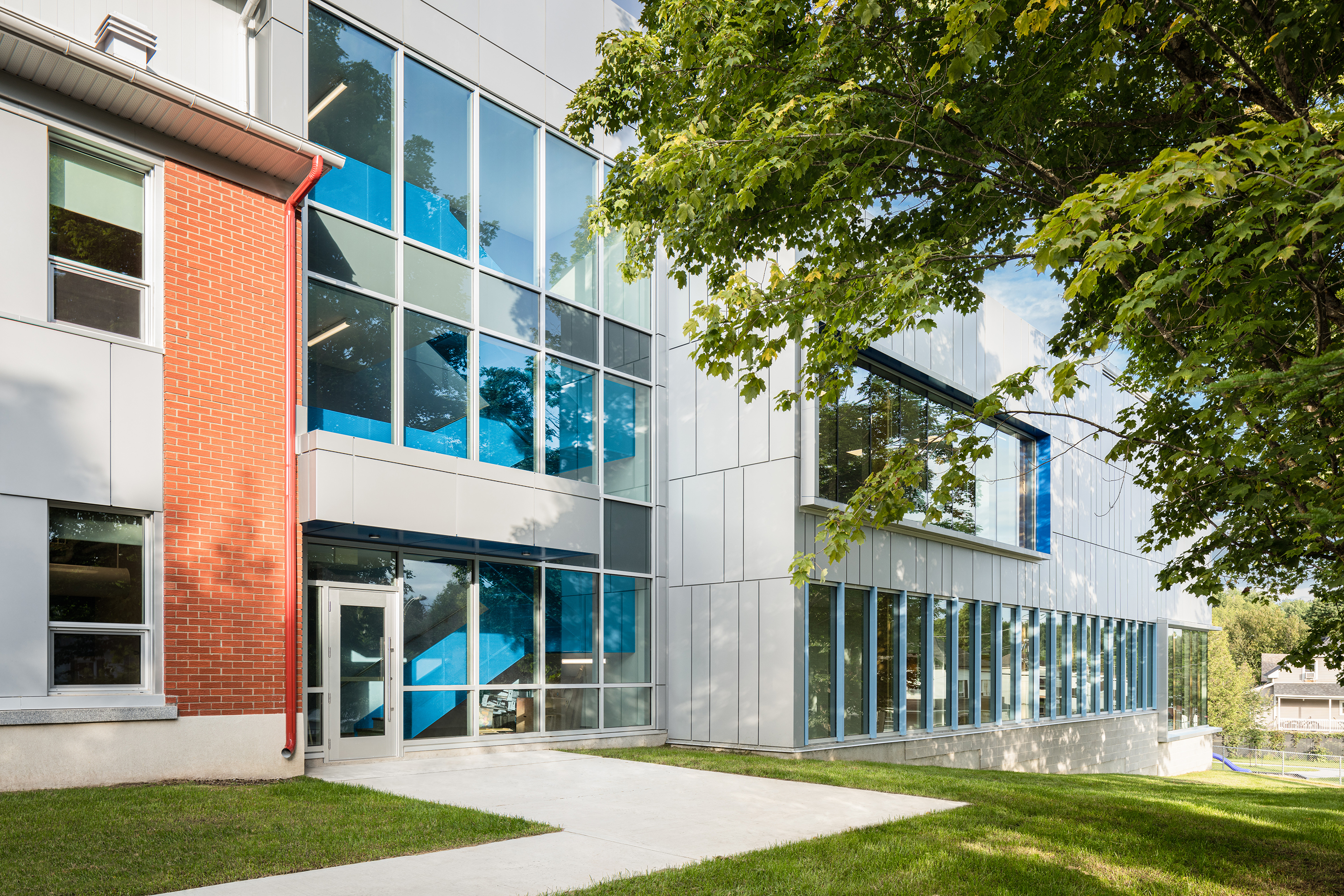 Notre‑Dame‑du‑Paradis Elementary School | Renovation and Expansion by ...
