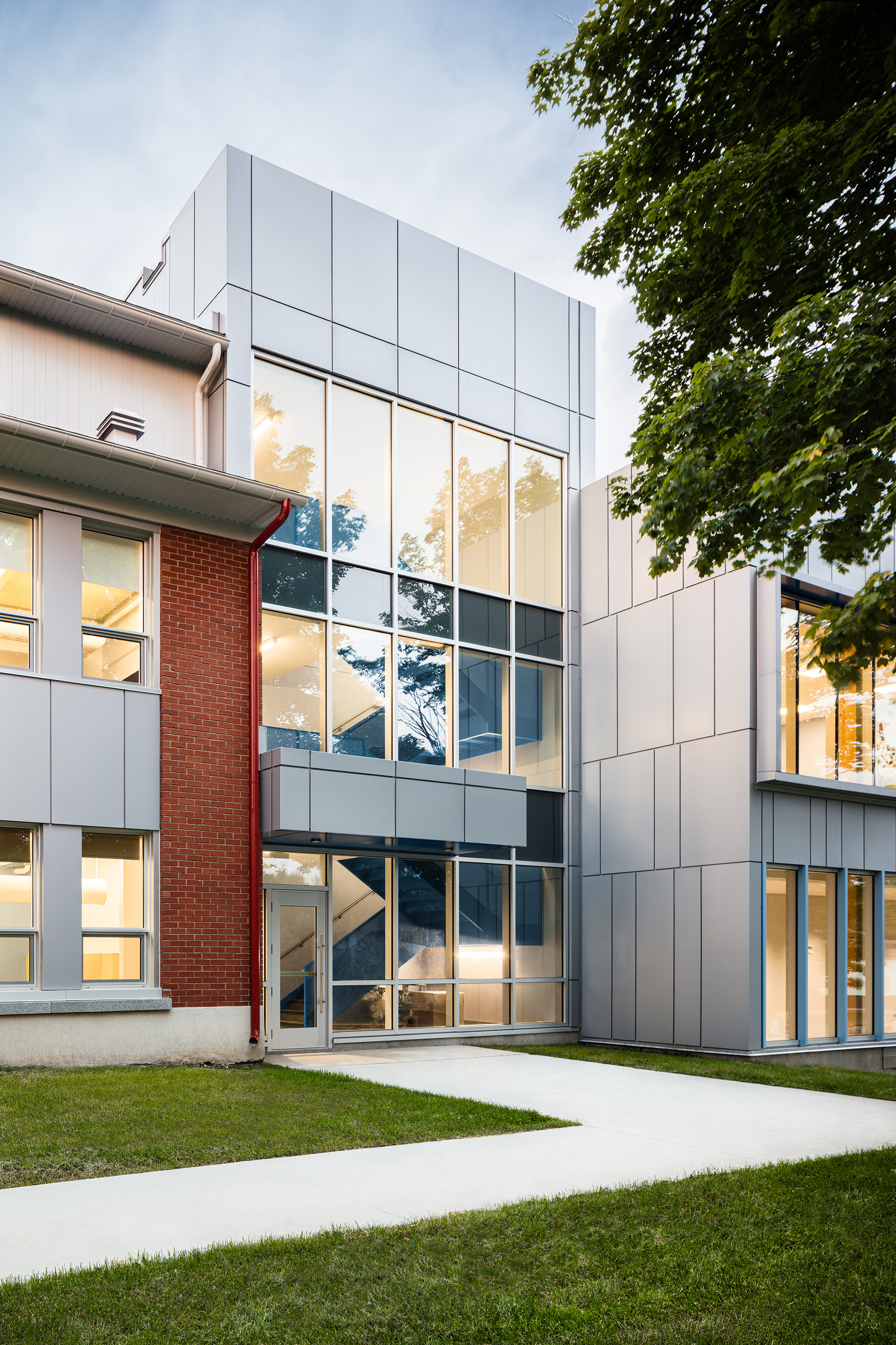 Notre‑Dame‑du‑Paradis Elementary School | Renovation and Expansion by ...